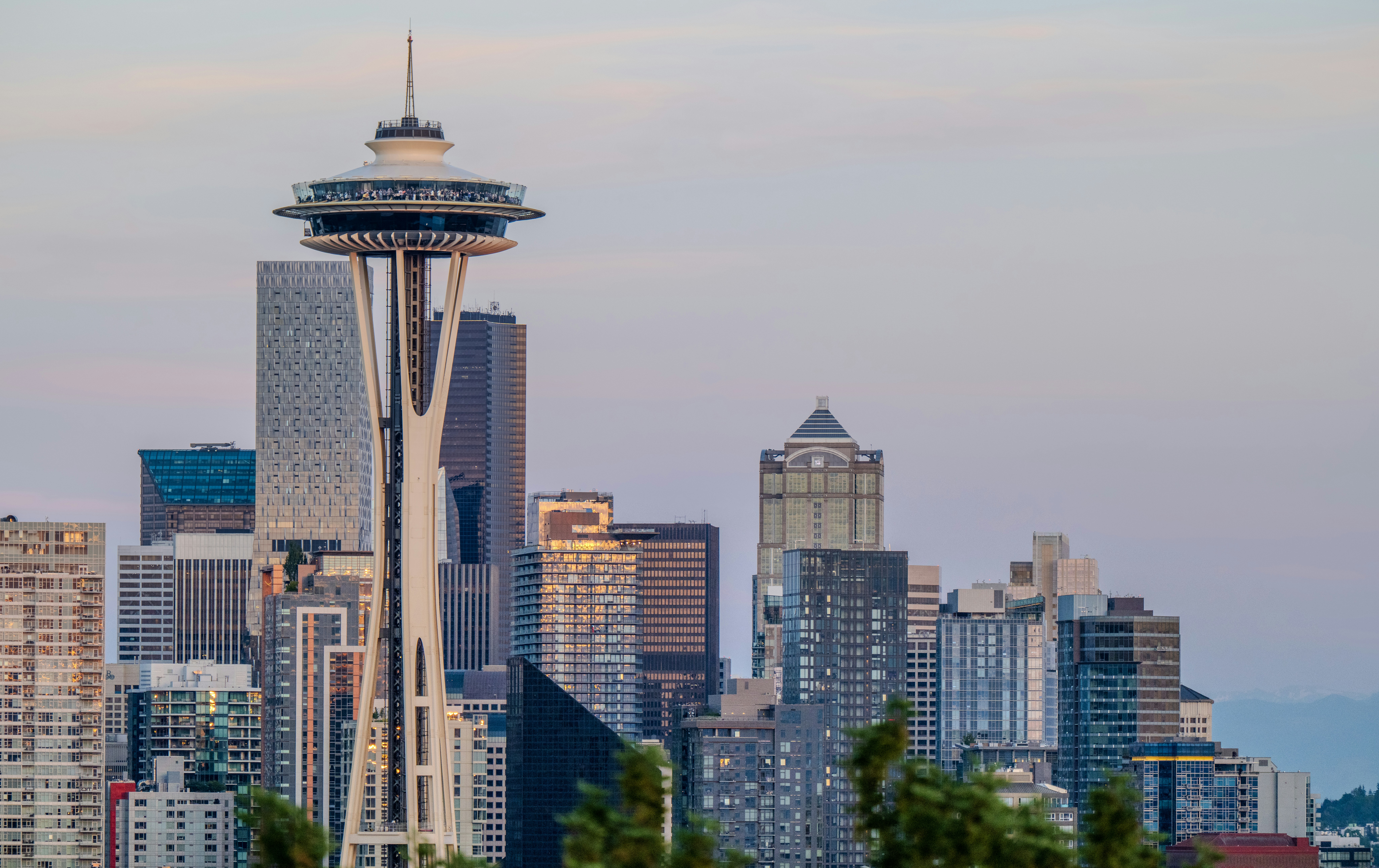 Seattle Skyline Spotlight: The Needle and the City’s Quiet Dusk