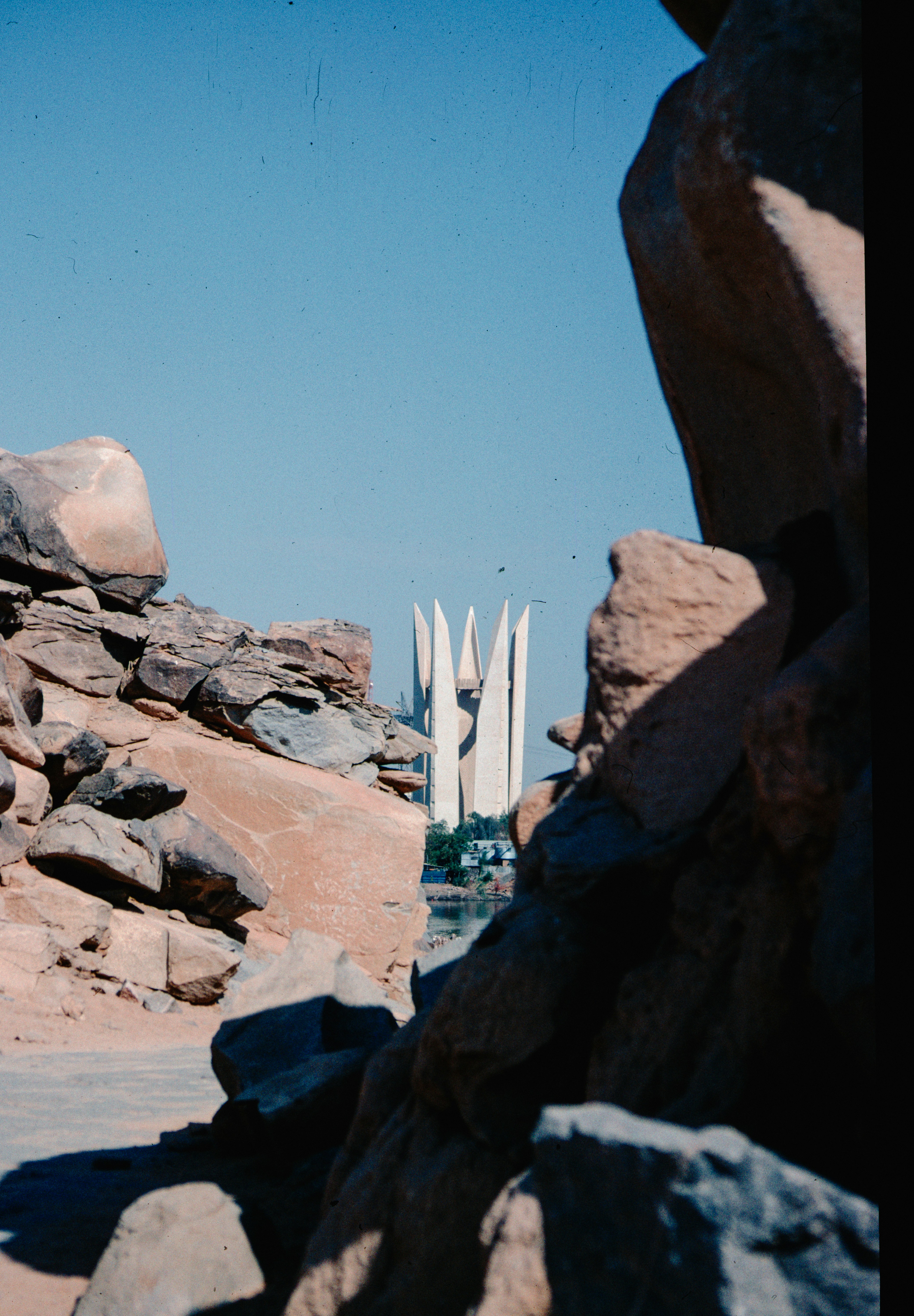 Stone Gateframes: Monument Rising Between Desert Peaks