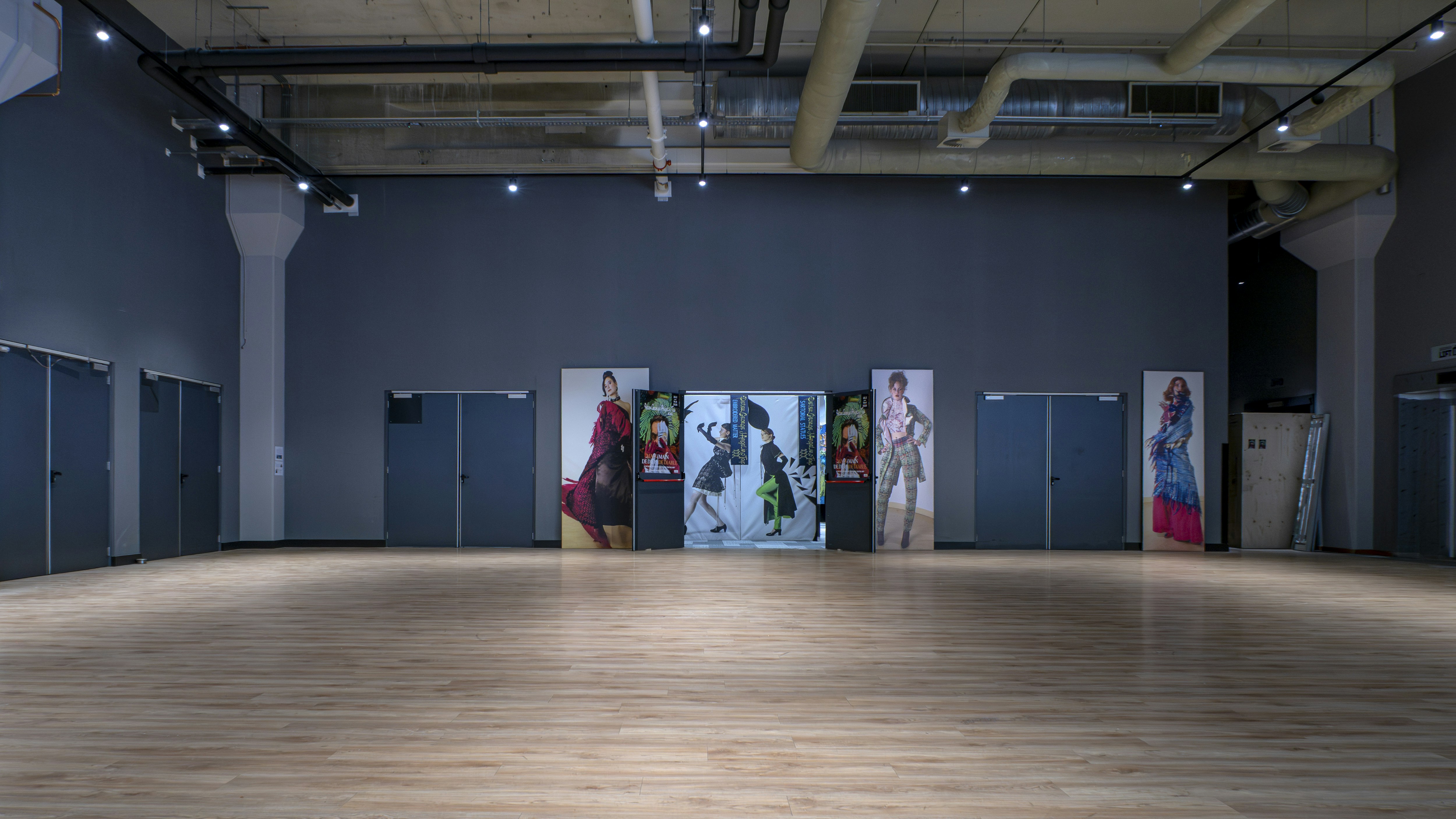 Silent Gallery: Portraits on a Midday Wall
