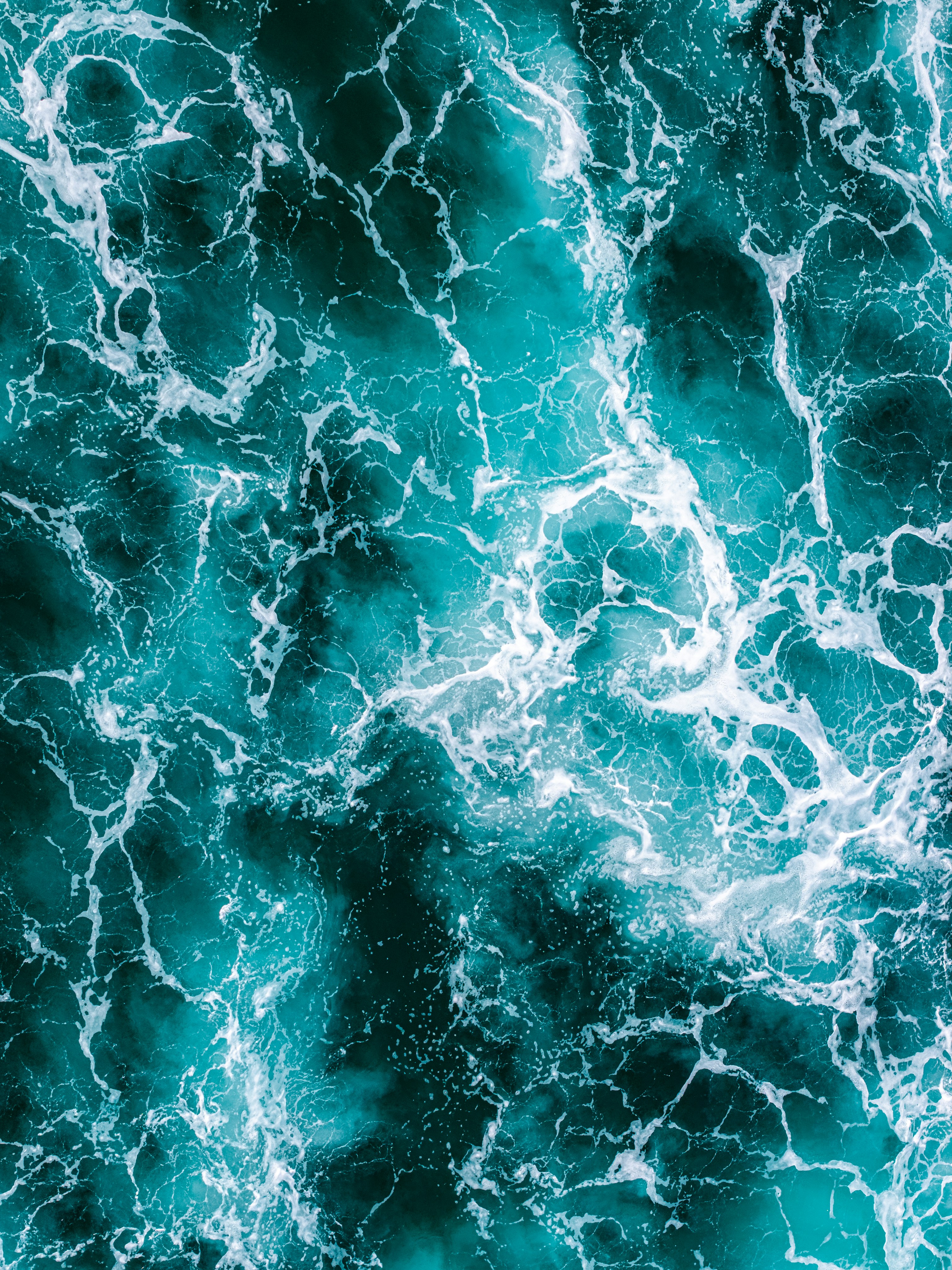 Turbulent blue-green ocean water with white foam patterns. photo – Free ...