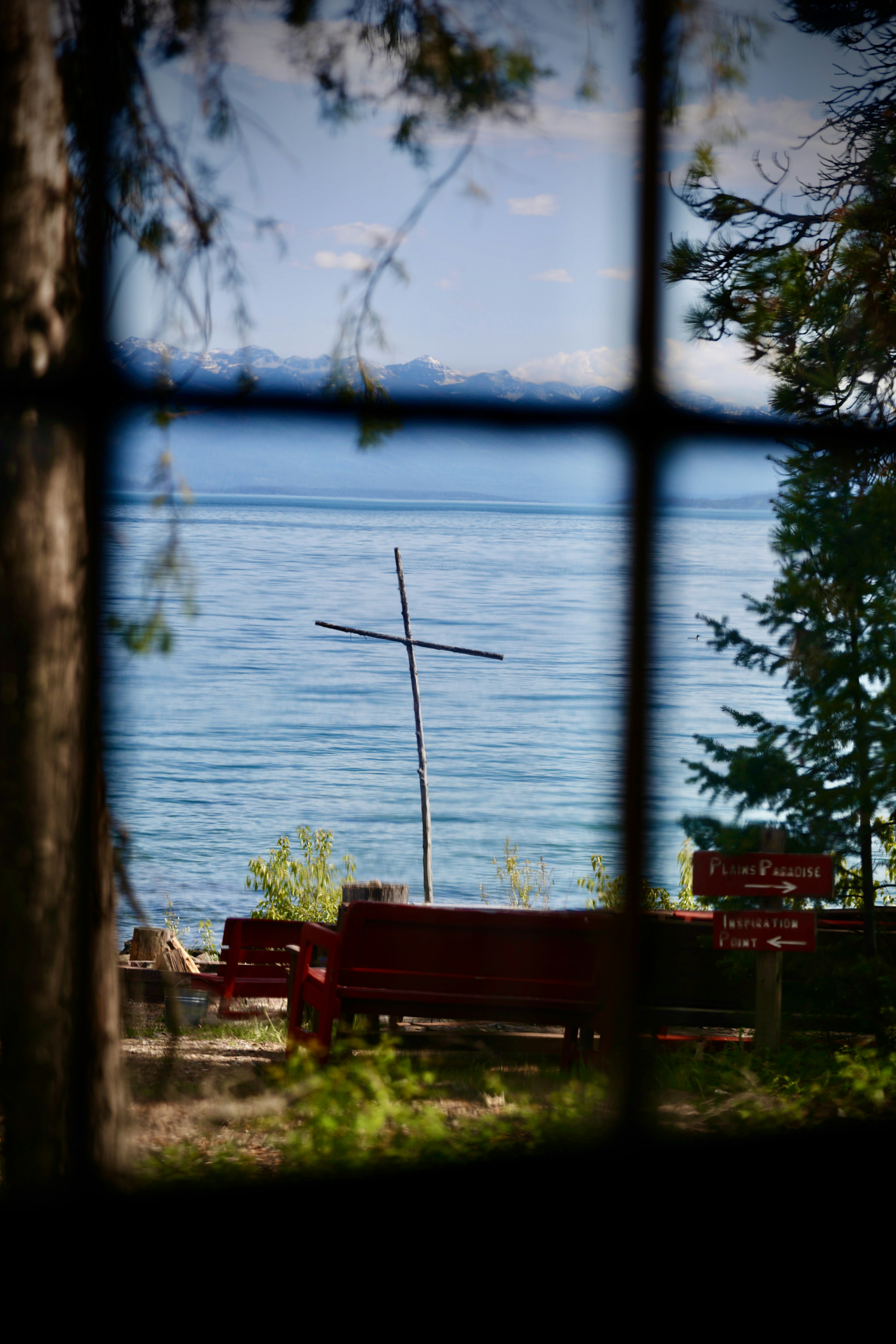 Cross on the Shore: a Quiet View Through Rustic Frames
