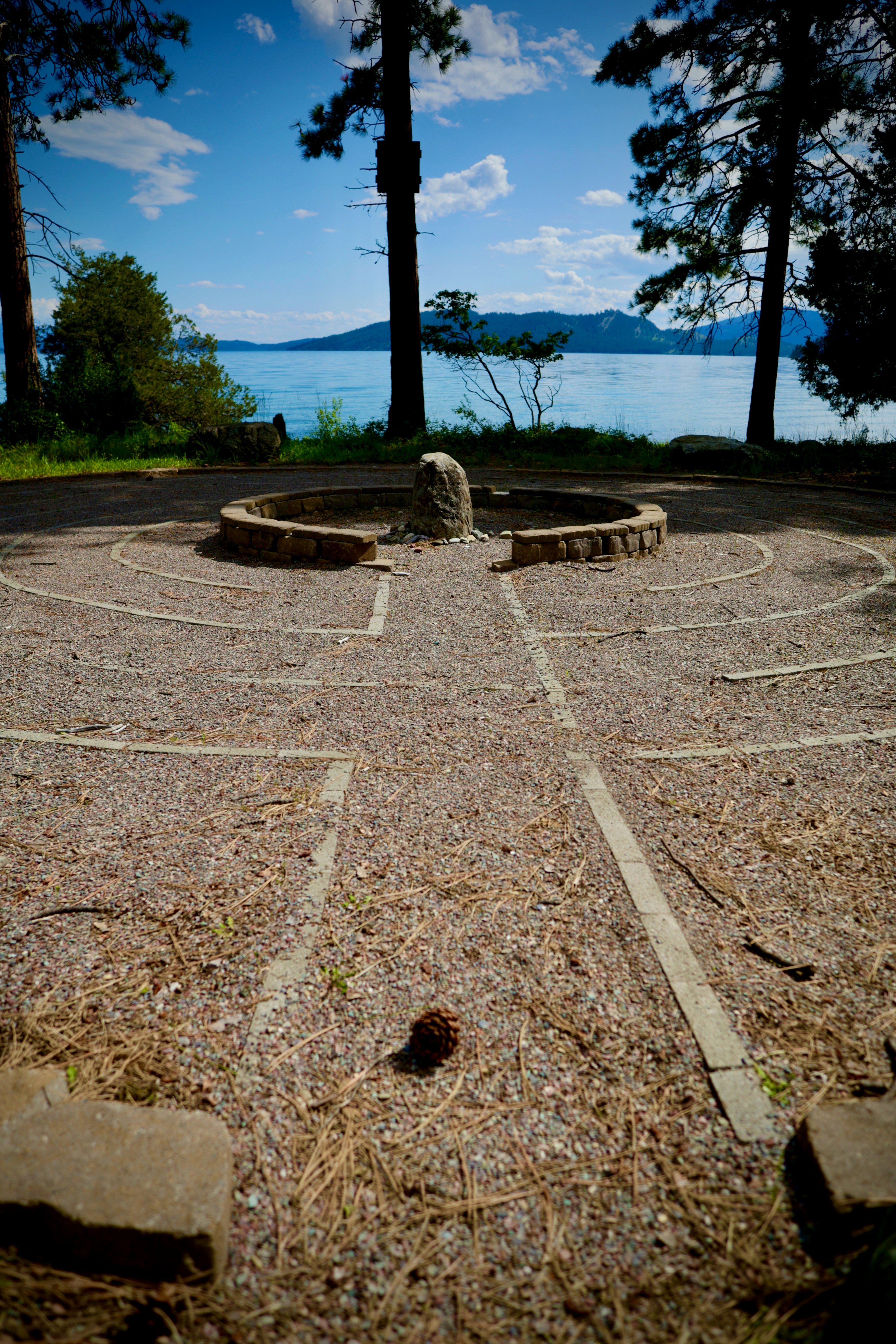 Circular Terrace by the Lake: A Quiet Focal Point Surrounded by Pines