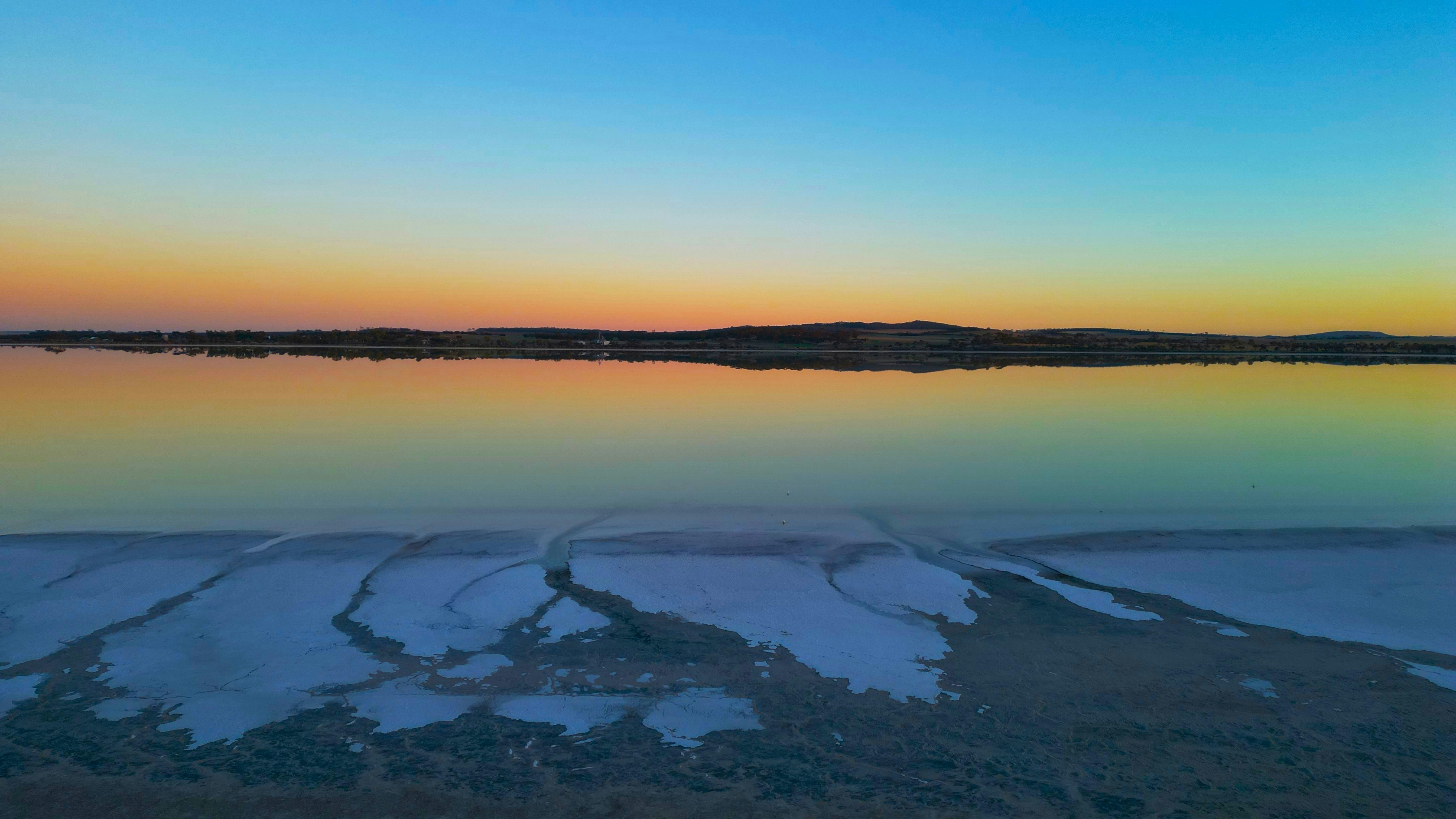 Twin Horizons: Sunset Thermal Reflections