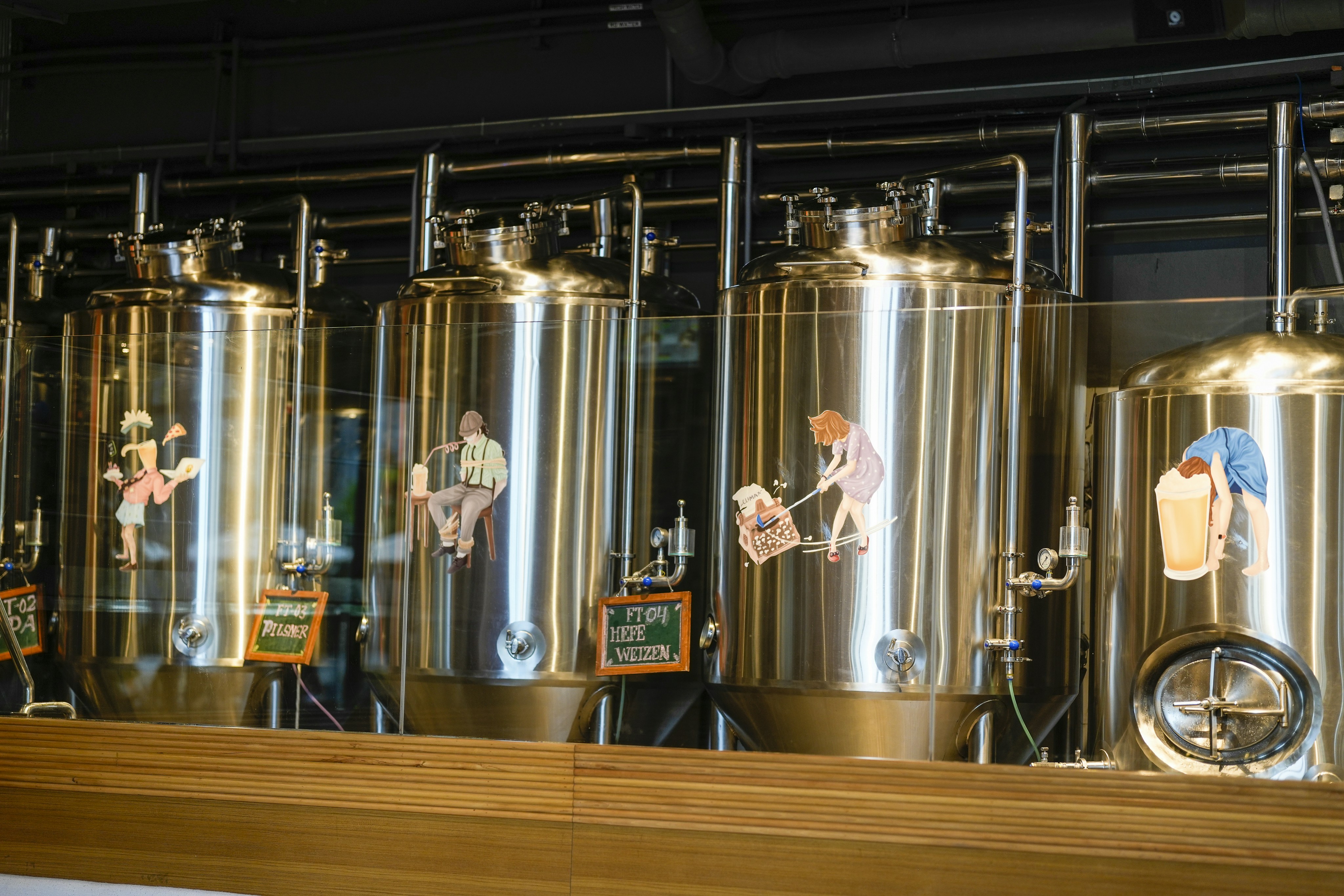 Vessel Lineup: Stainless Tanks as Industrial Stage