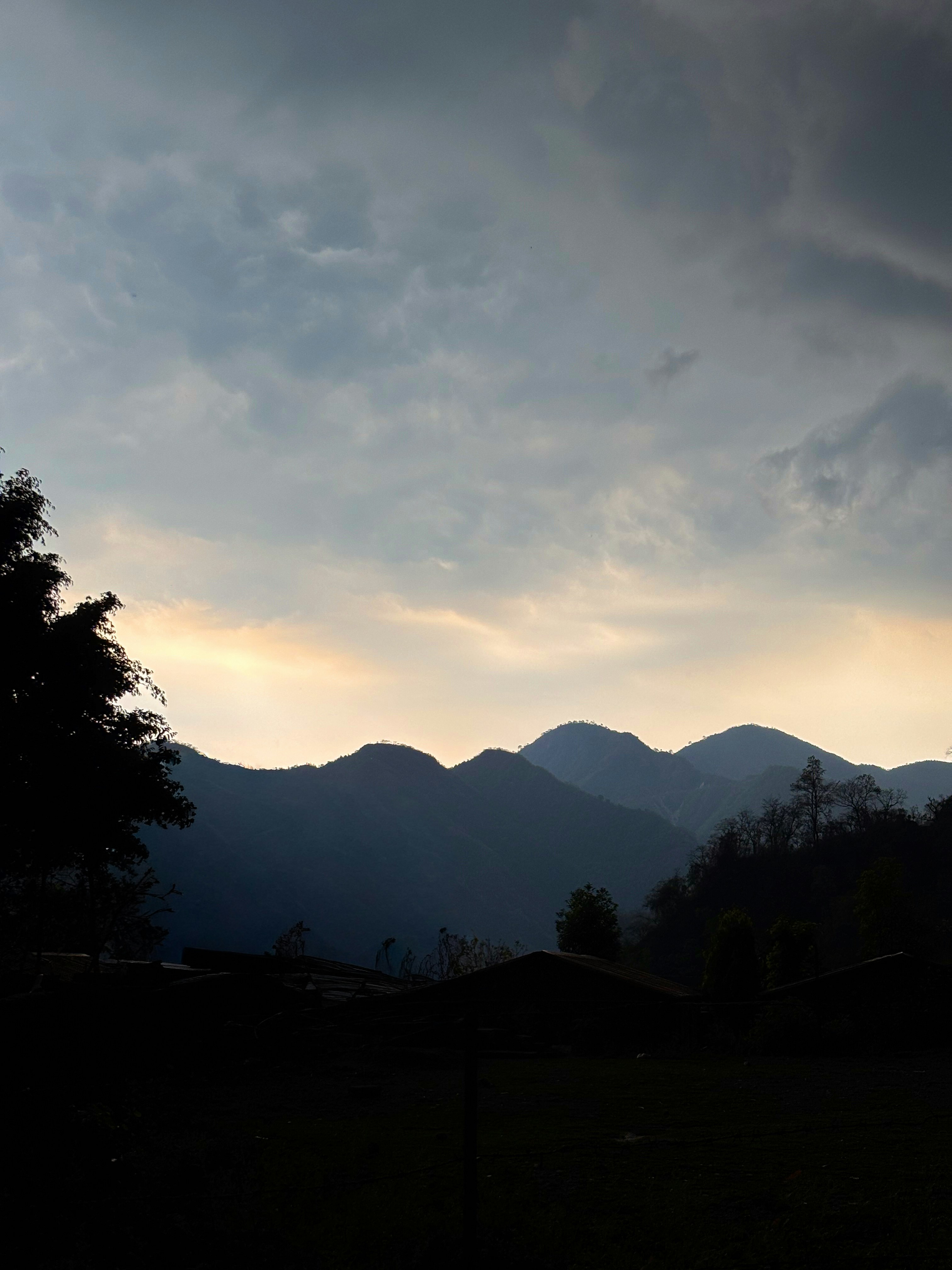 Distant Peaks at Dusk: A Quiet Valleyscape