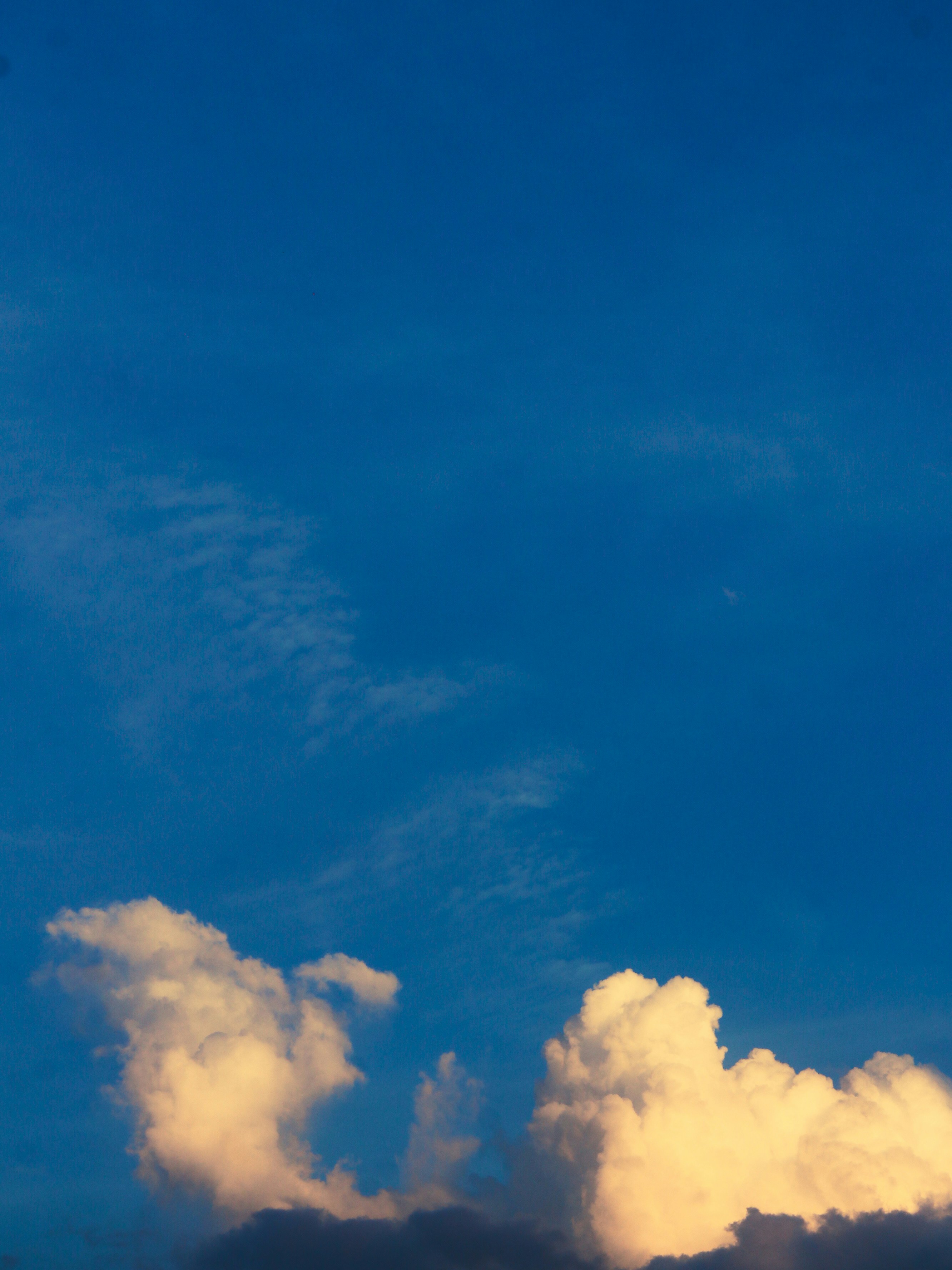 Skyward Quiet: A Clouded Horizon Under Deep Blue