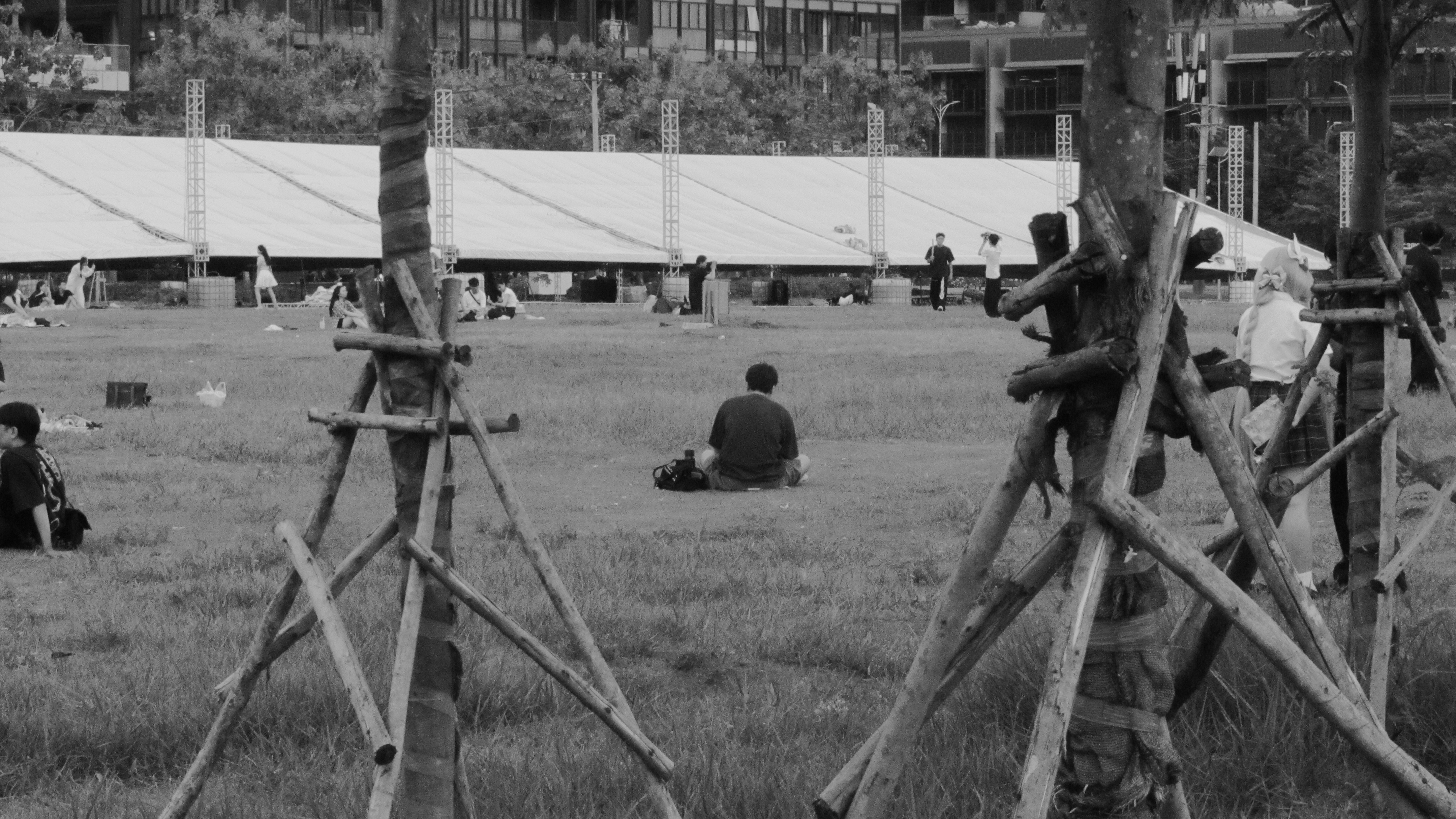 Quiet Gathering under a Parky Overhang