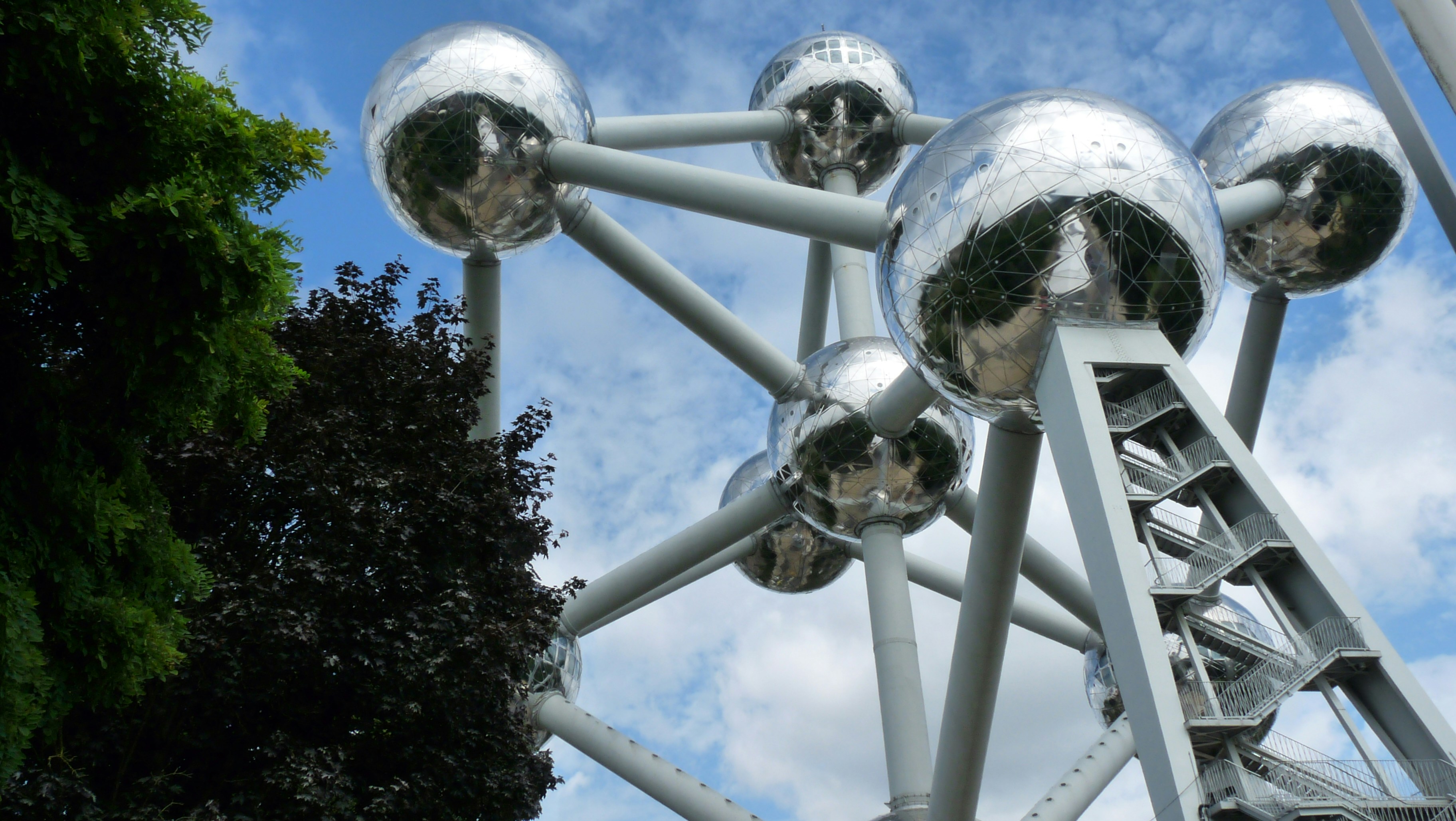 Shiny Spheres of the Atomium Reach for the Sky