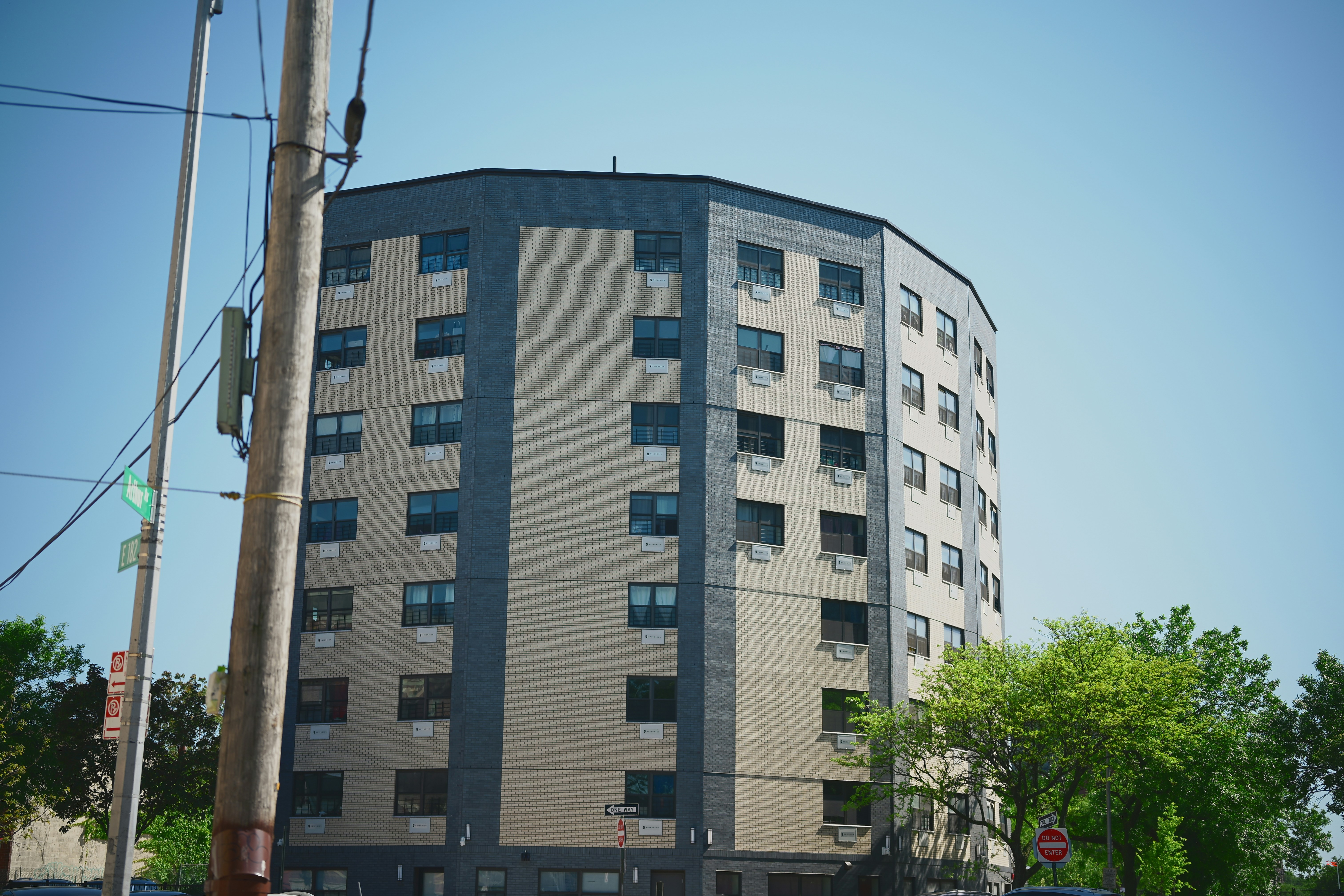 Vertical Residence: A Cornered Tower Reaches for the Sky