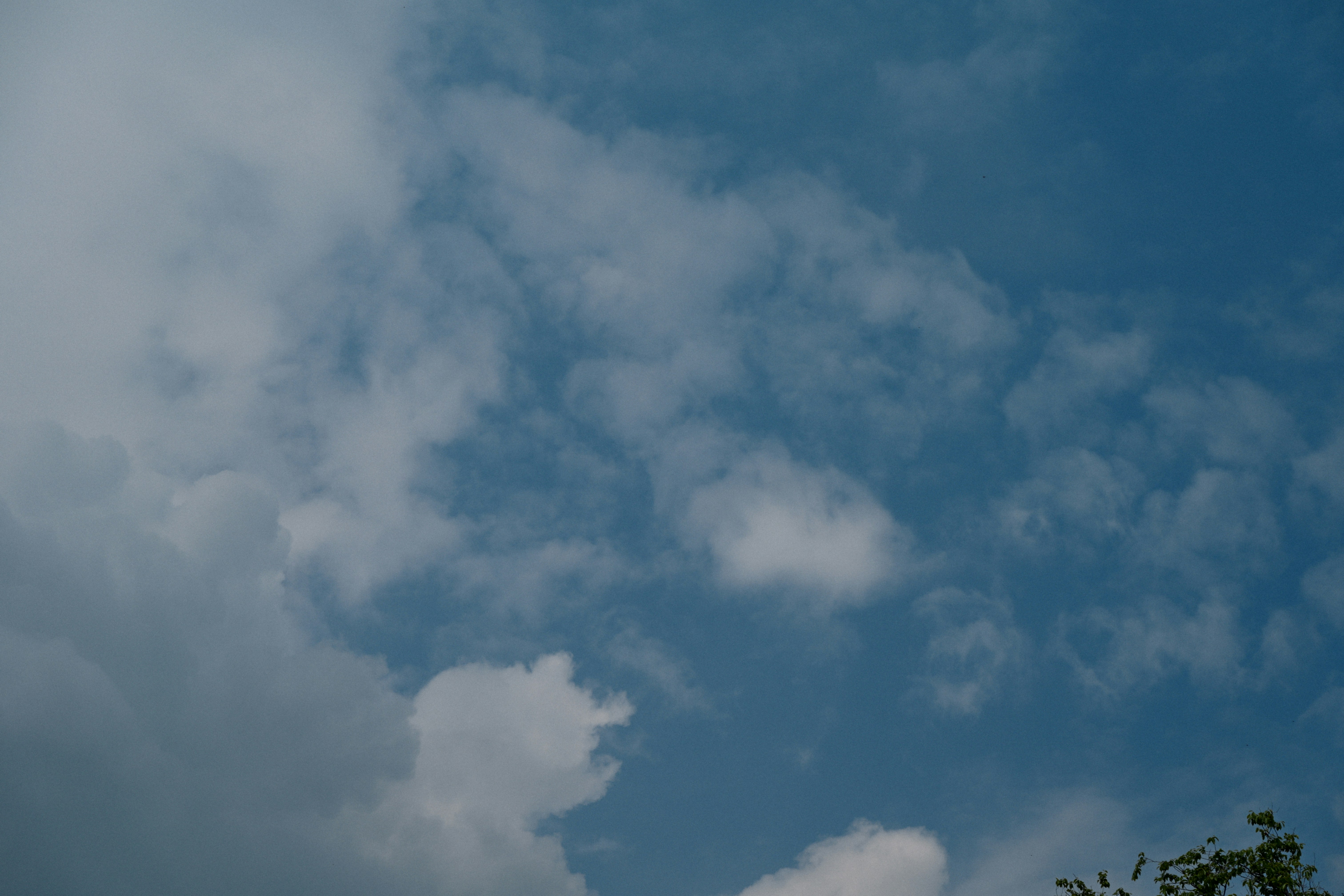 Skyline in Motion: Gentle Clouds Across a Bright Blue Canvas
