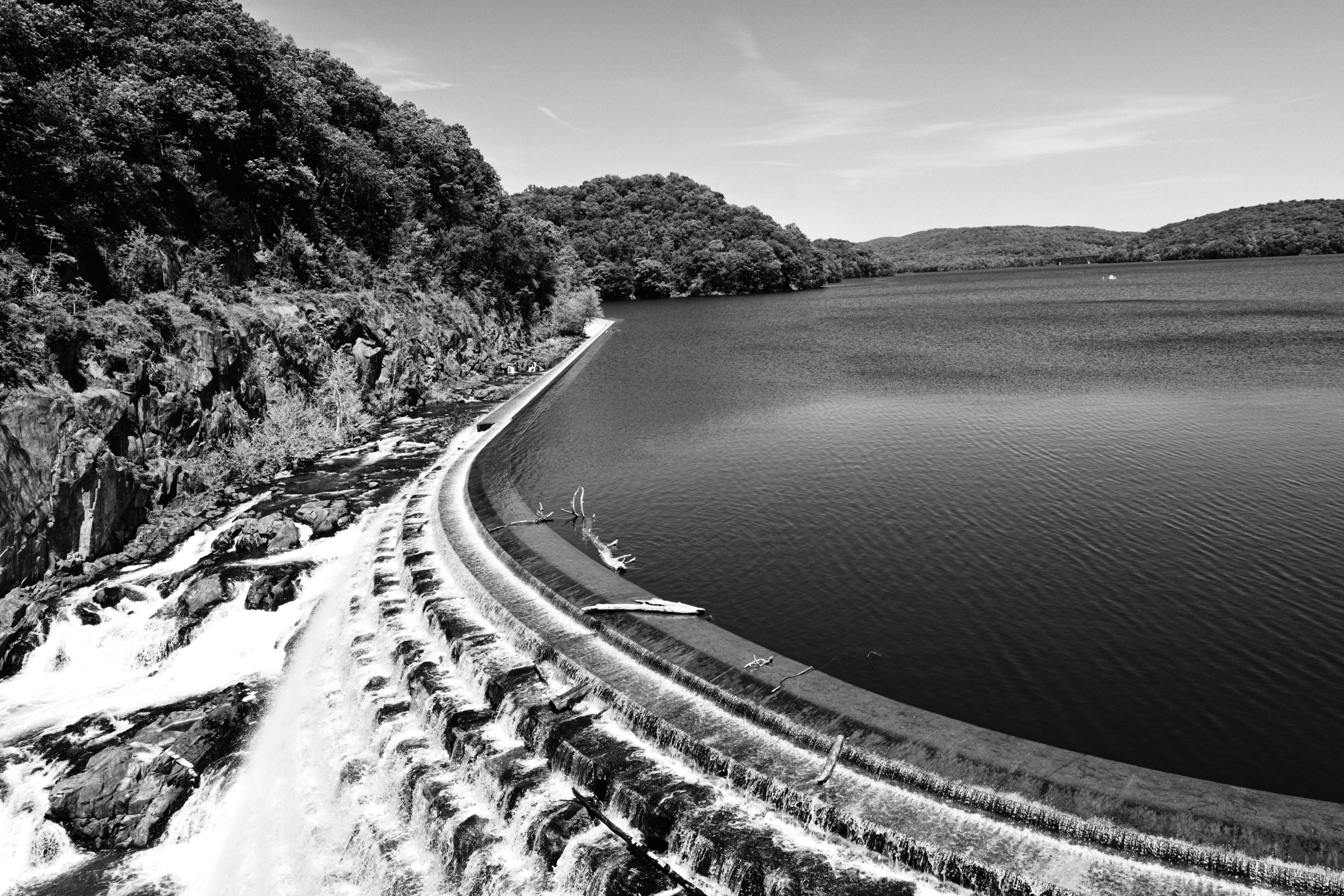 Curved Dam Edge Carves Silence Across a Coastal Reservoir