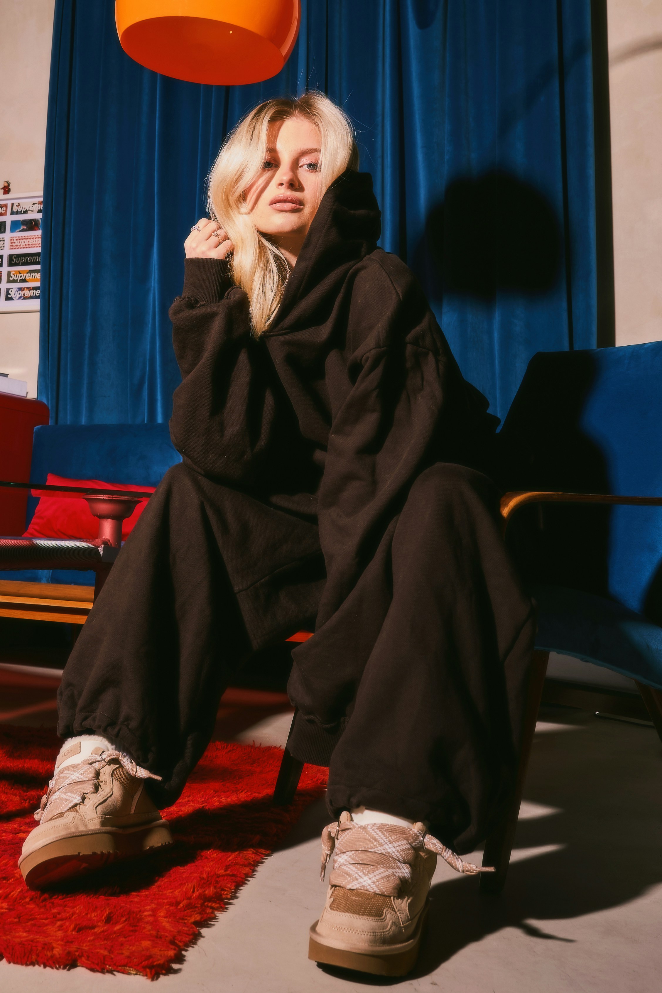Neon Lounge Portrait: Quiet Confidence in a Velvet Atmosphere