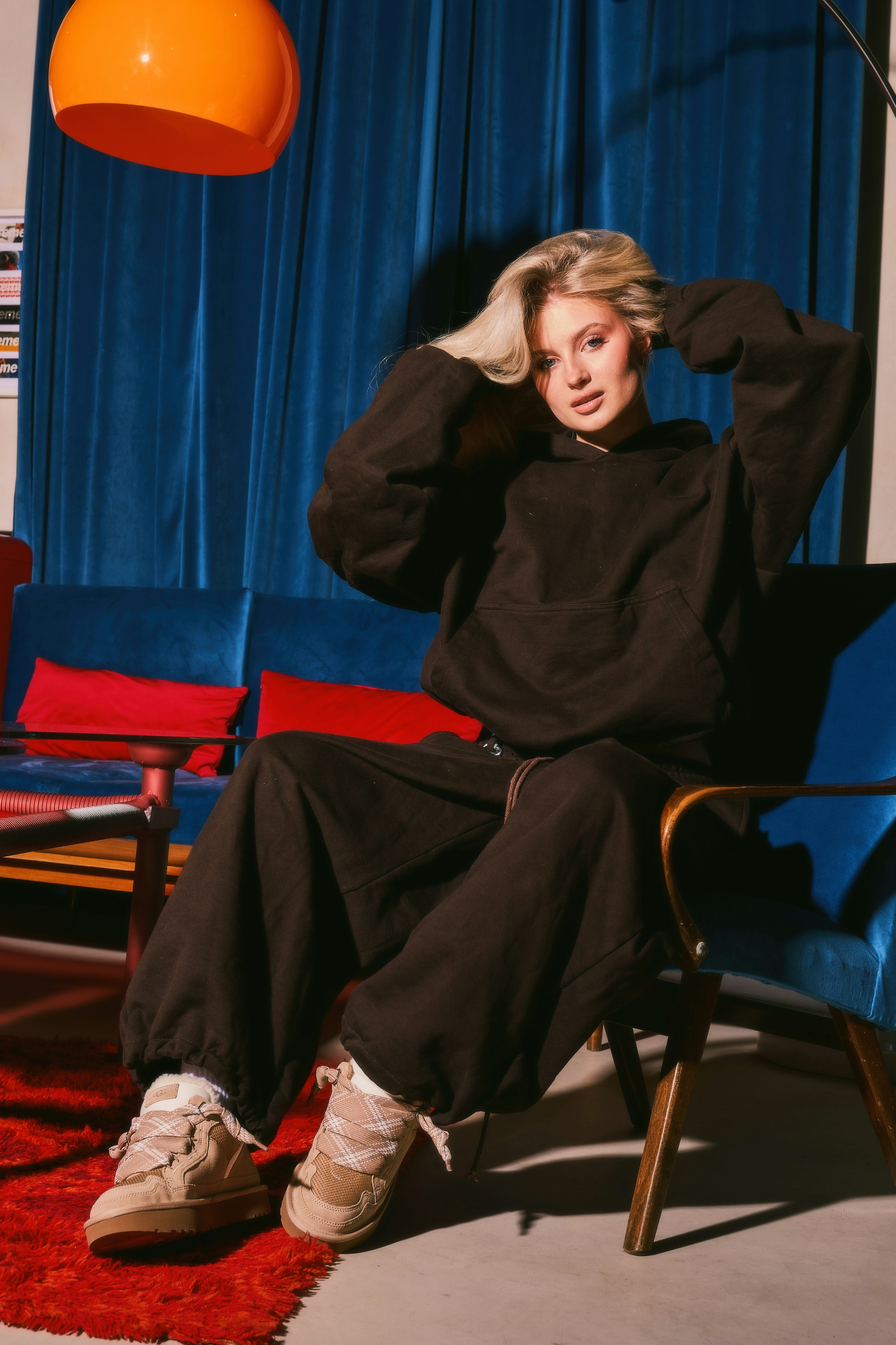 Urban Lounge: Cozy Confidence in a Dark Hoodie