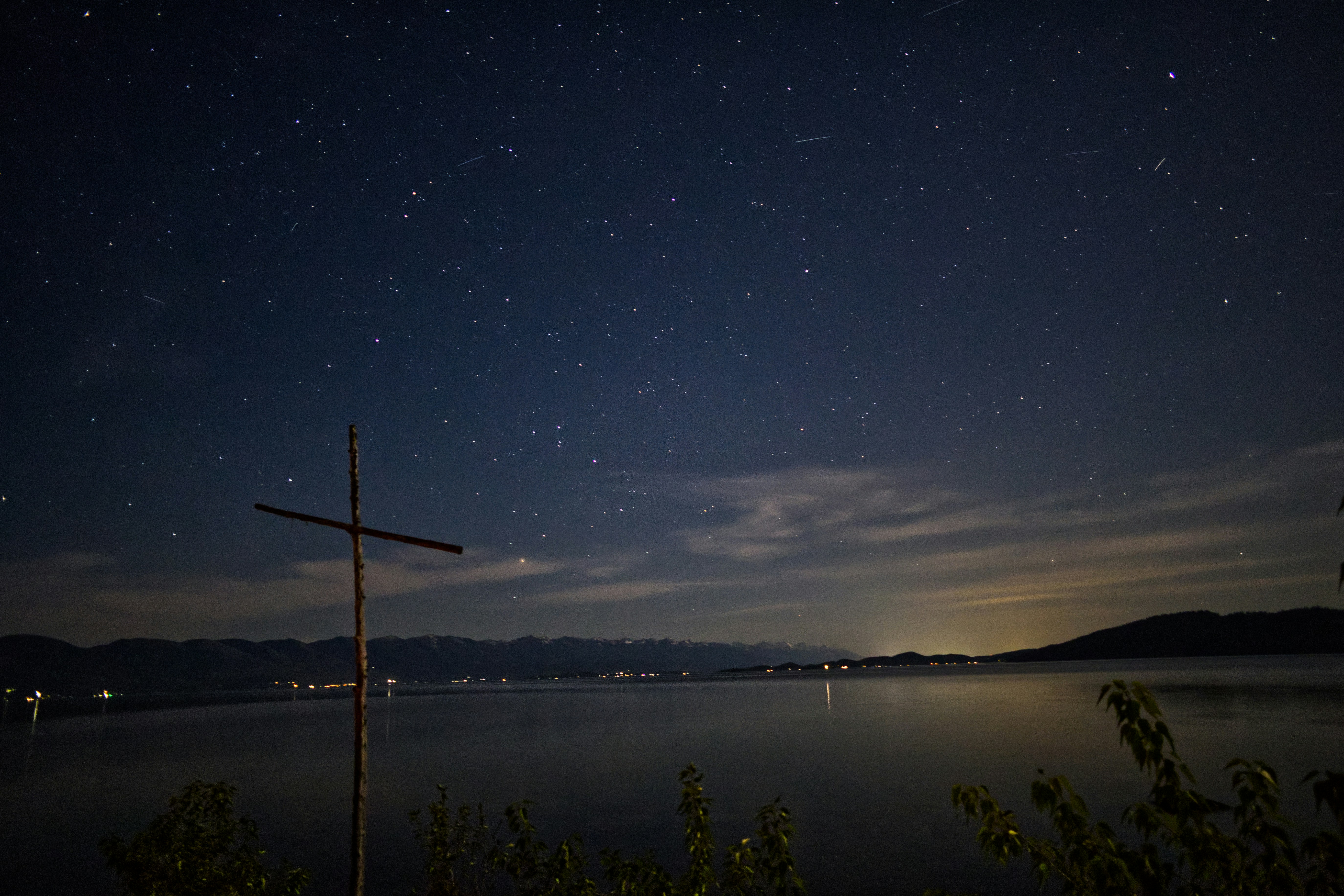 Night Cross by the Lake: A Quiet Silence Under Starlight