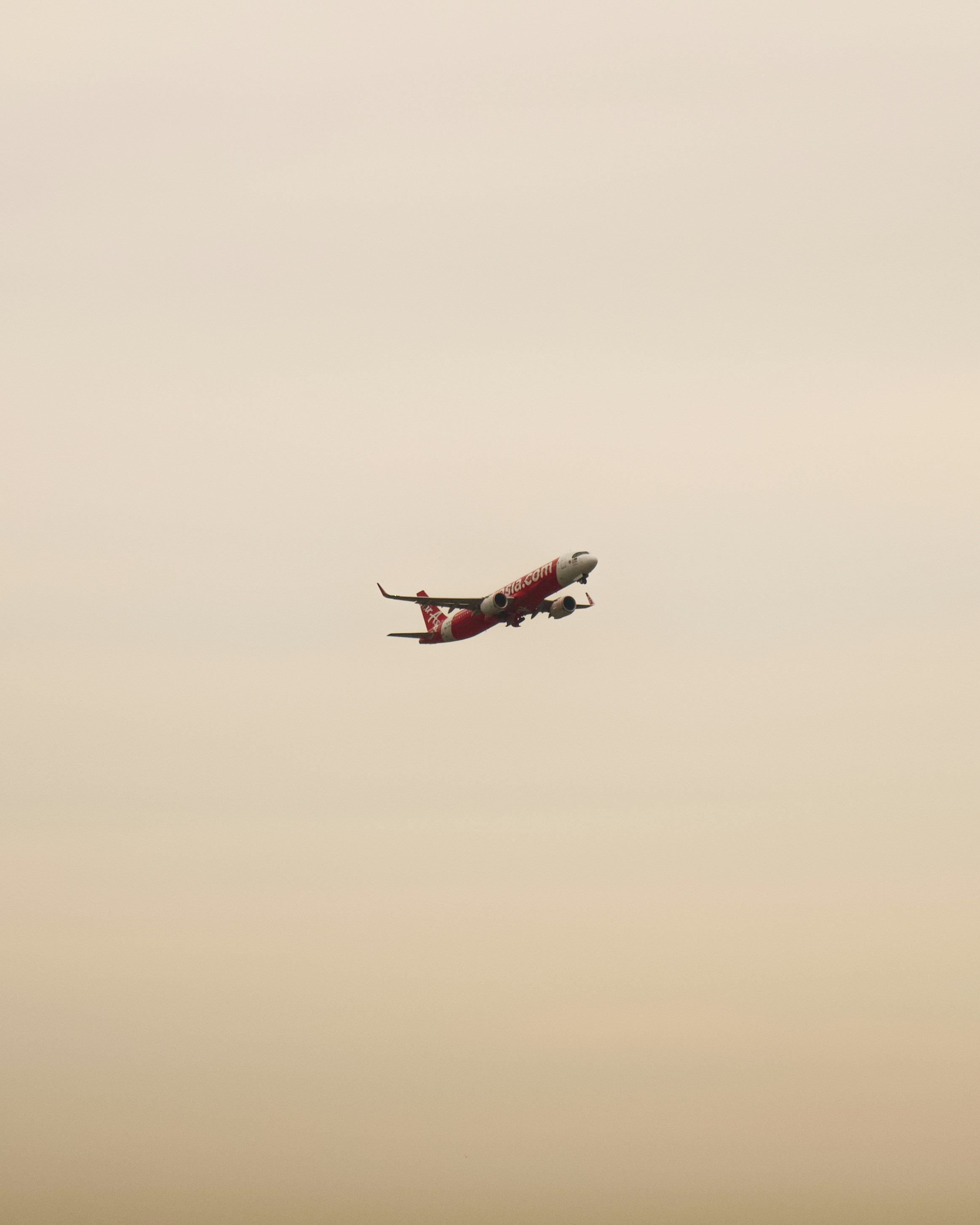 Jet in a Soft Skin: A Narrow Escape Across a Peach Horizon