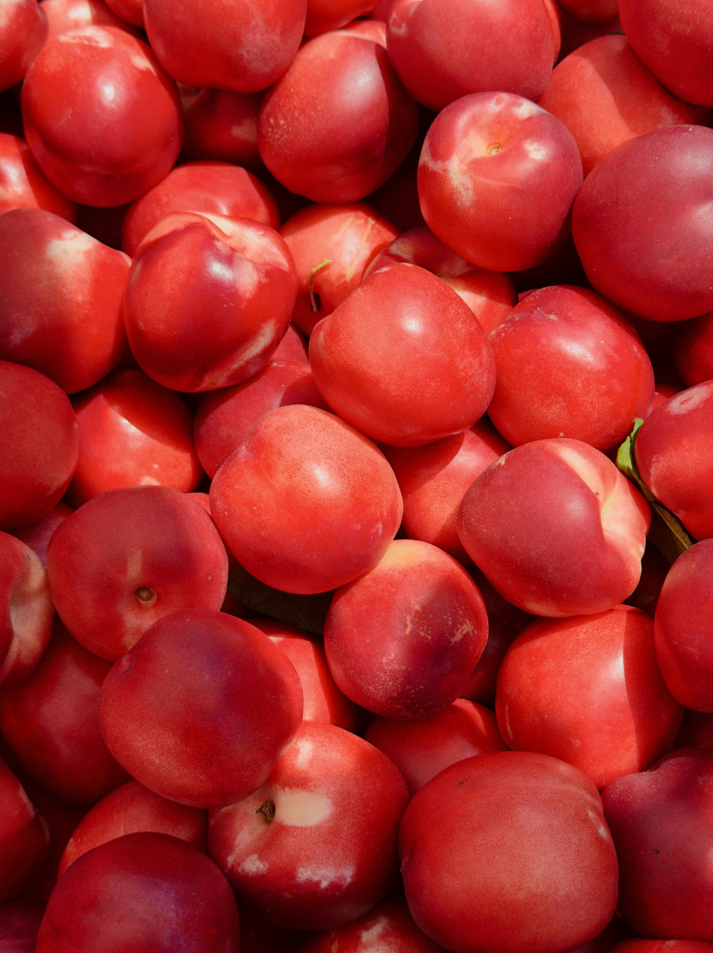 Peach-Red Harvest: A Dense Cluster of Plump Fruit