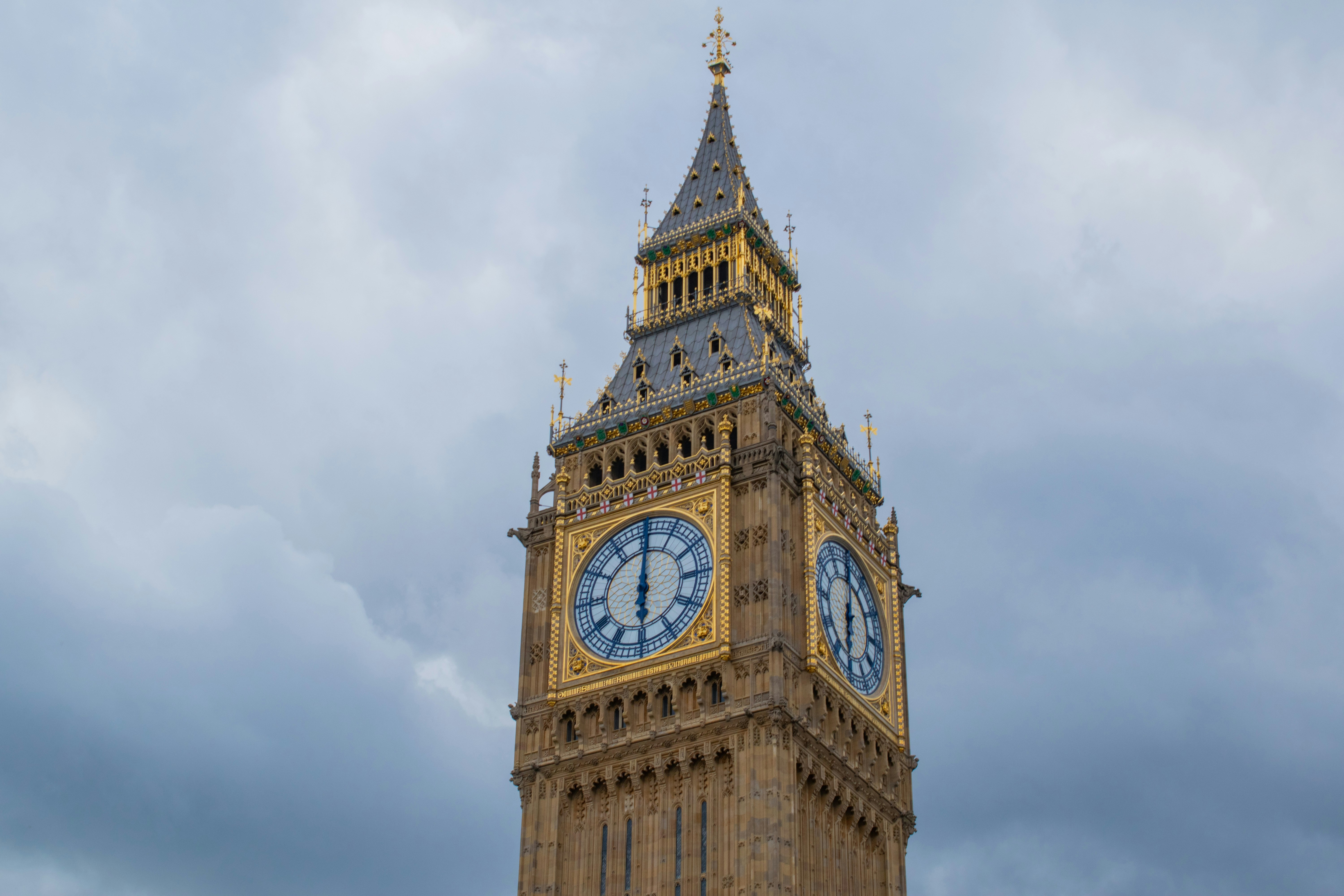 Clock Tower in Focus: Majestic Westminster under Overcast Sky