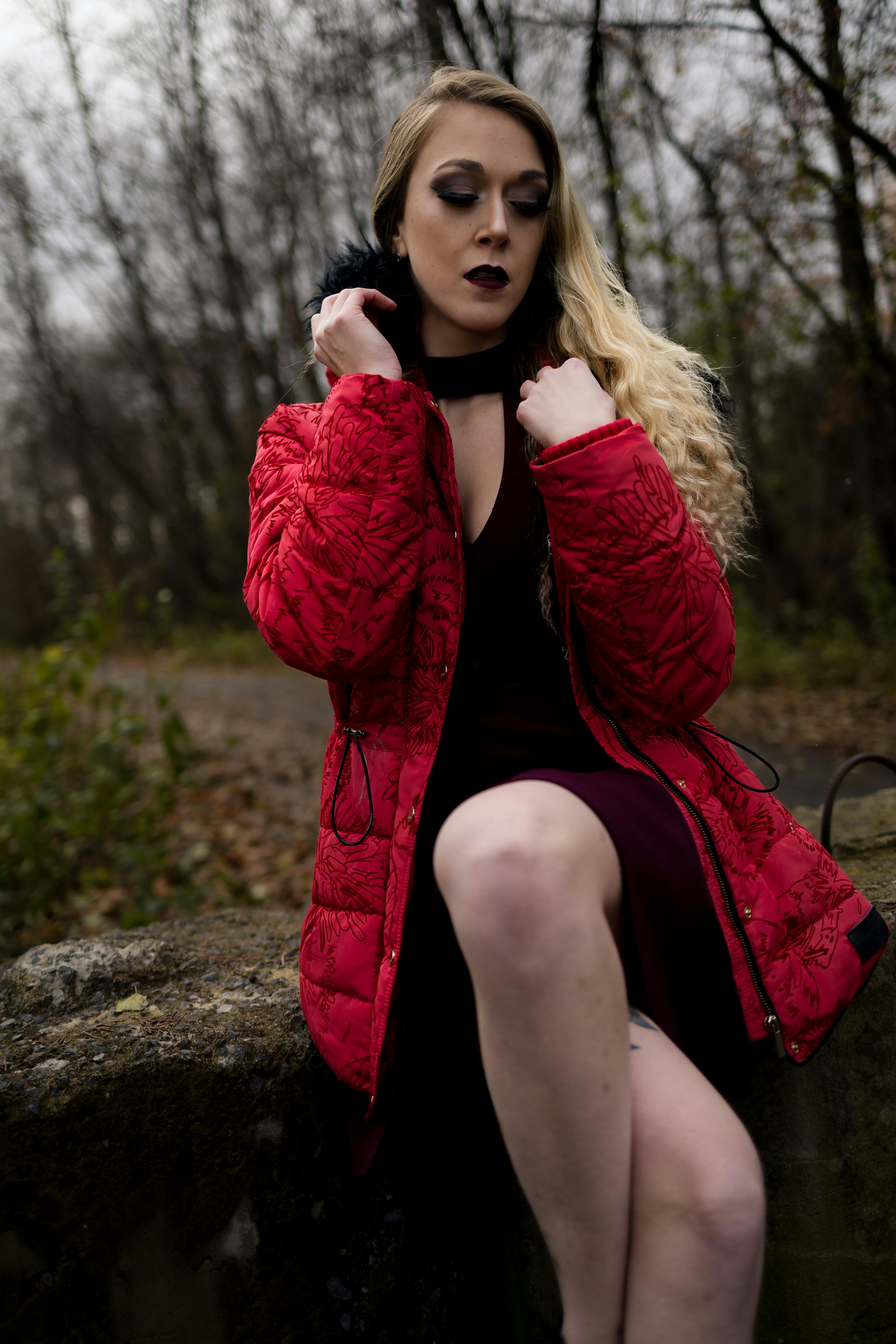 Crimson Coat, Quiet Gaze