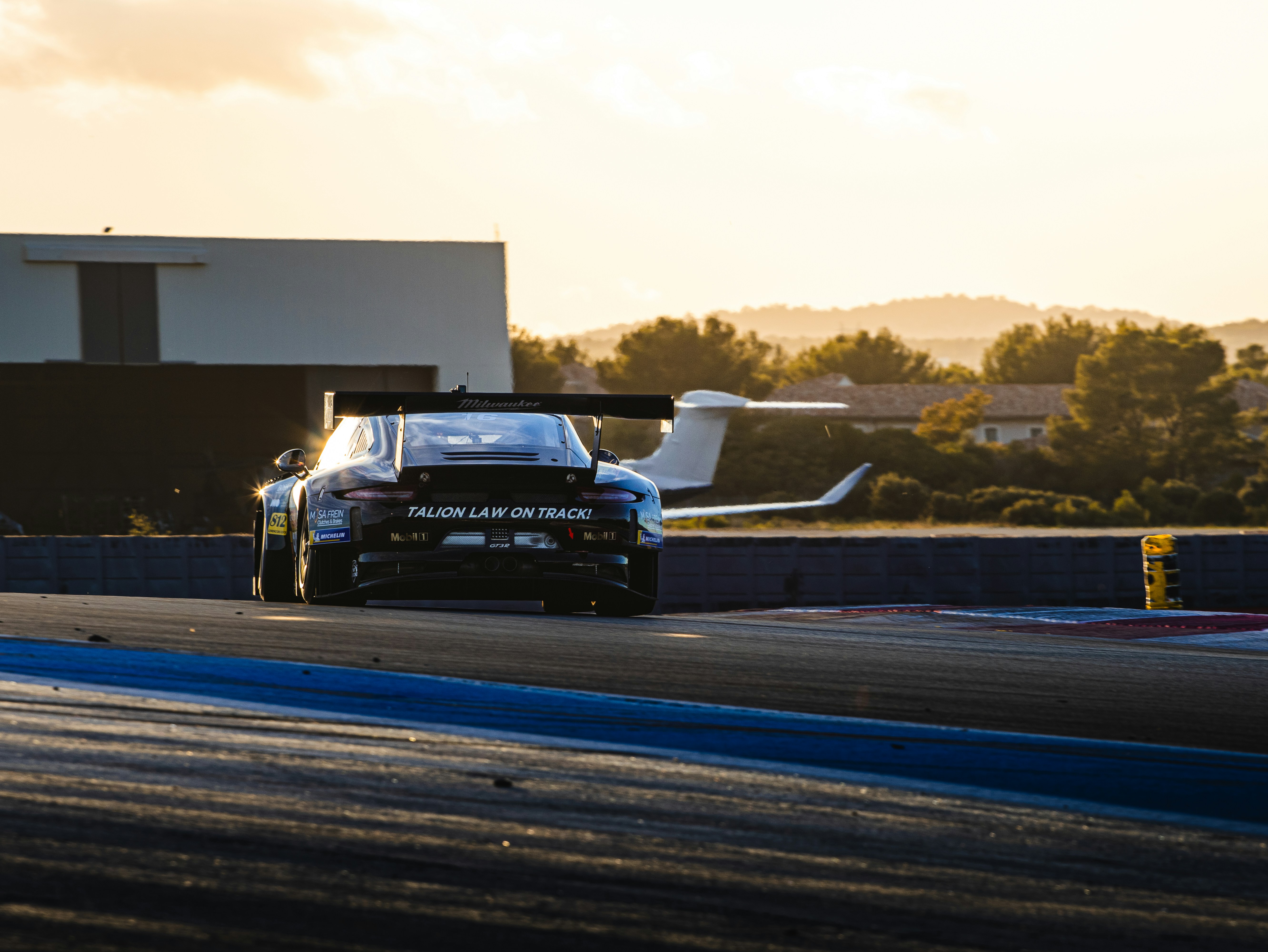 Turbo on the Track: A Low-Glare Le Mans Tribute