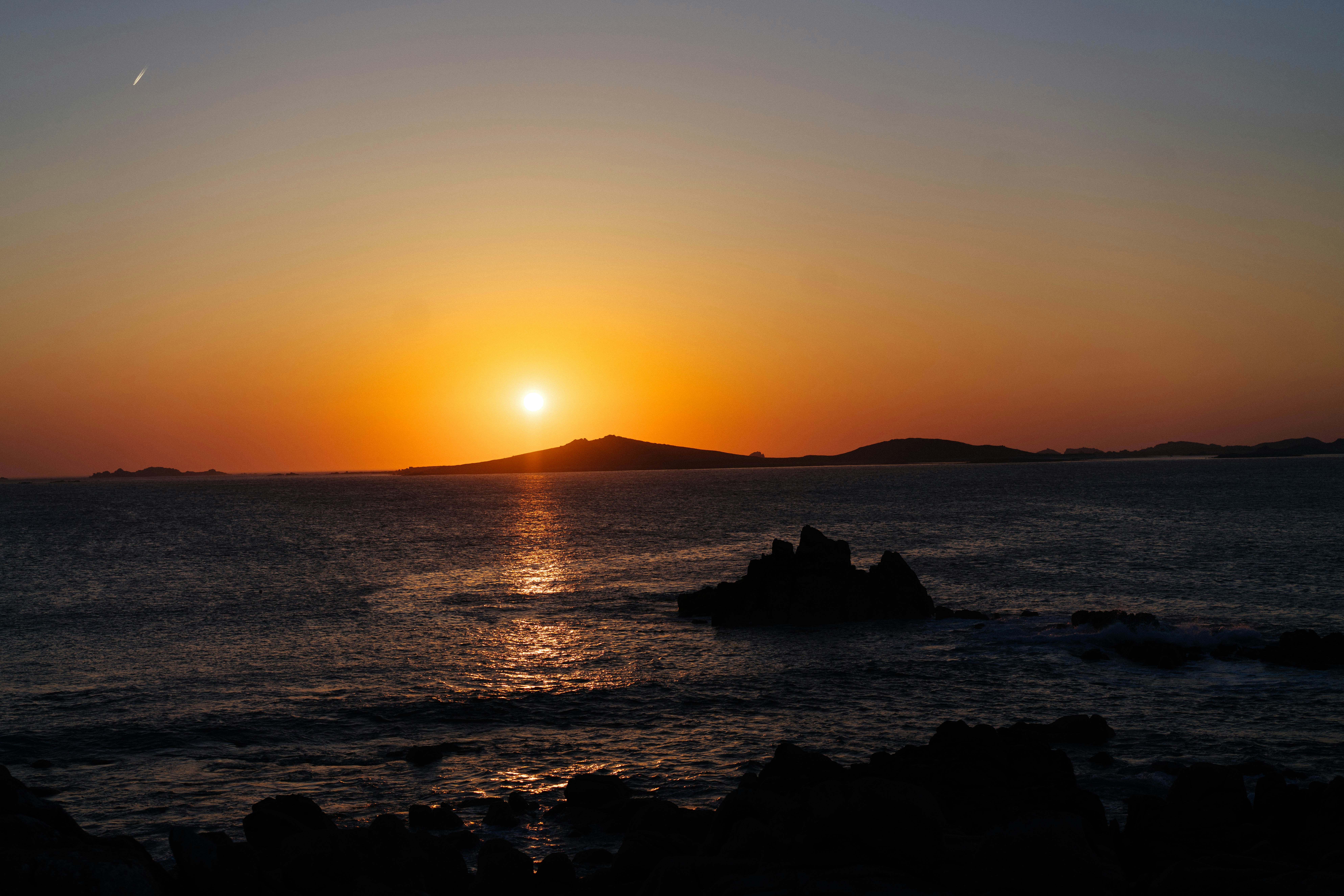 Sunlit Saddle: A Quiet Seascape at Dusk