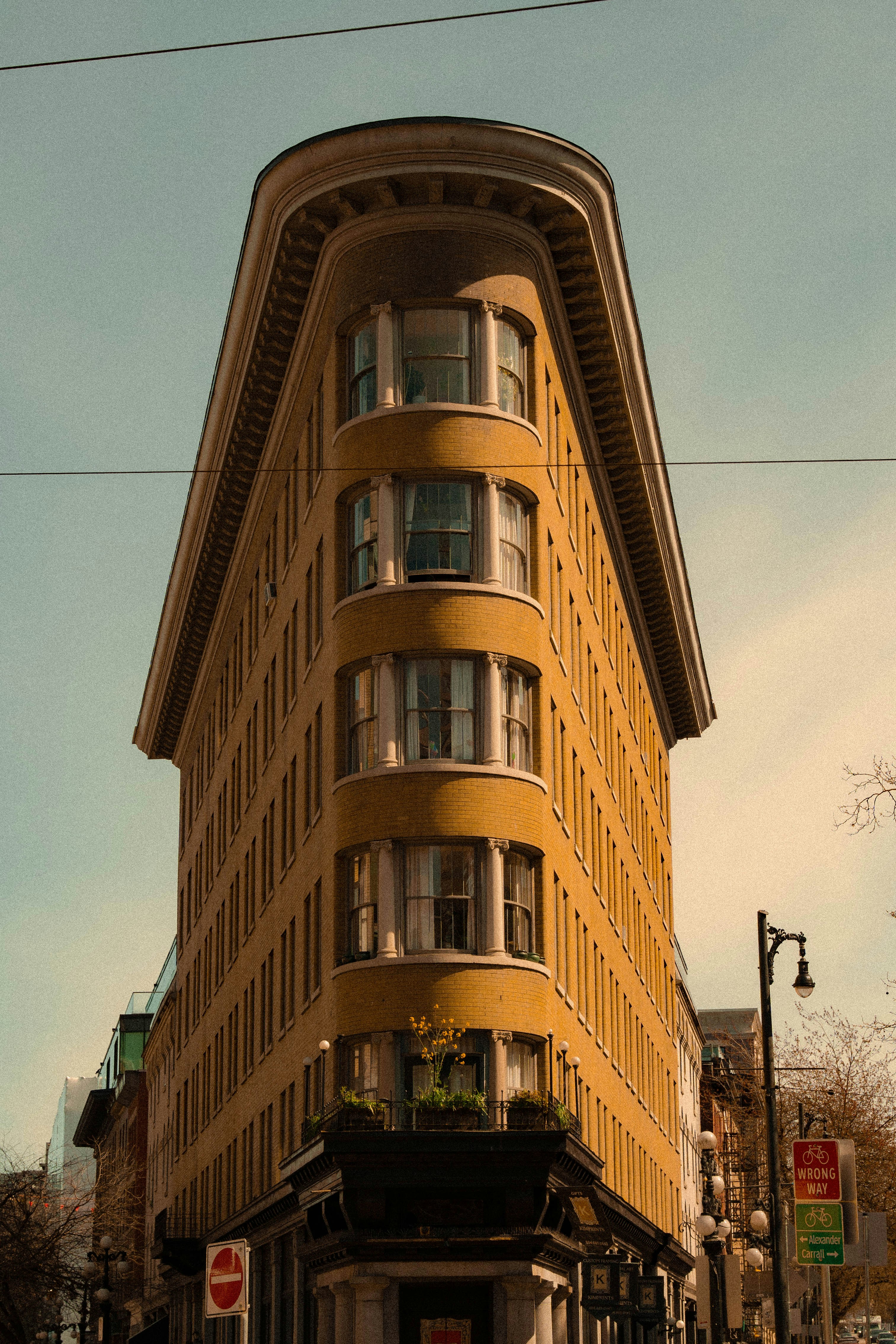 The Flatiron of the West: a Golden City Facade Reaching for the Sky