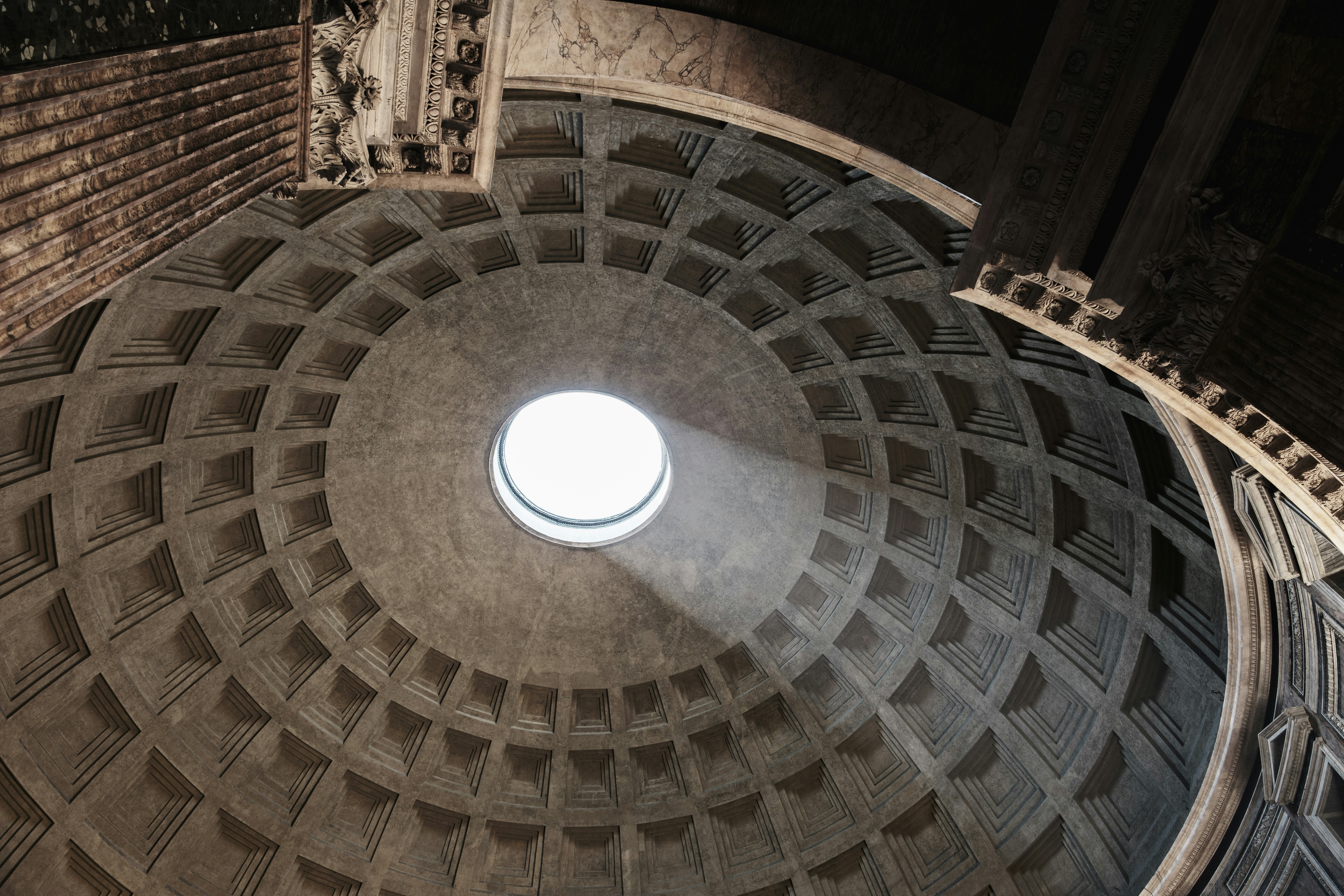 A Natural Oculary: Circular Dome Lantern at the Center