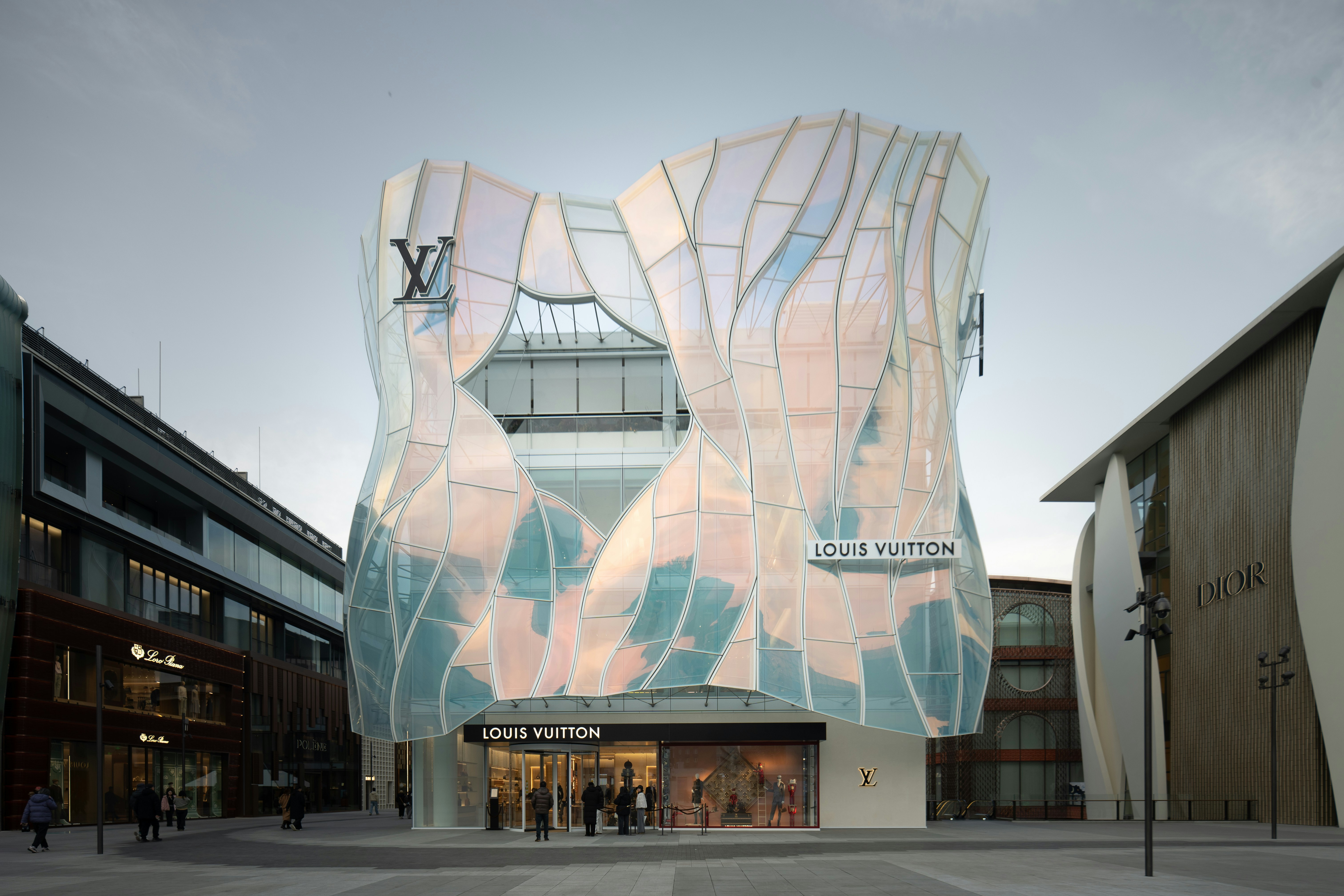 Untamed Facade: The Fluid Theatrics of a Louis Vuitton Glassing