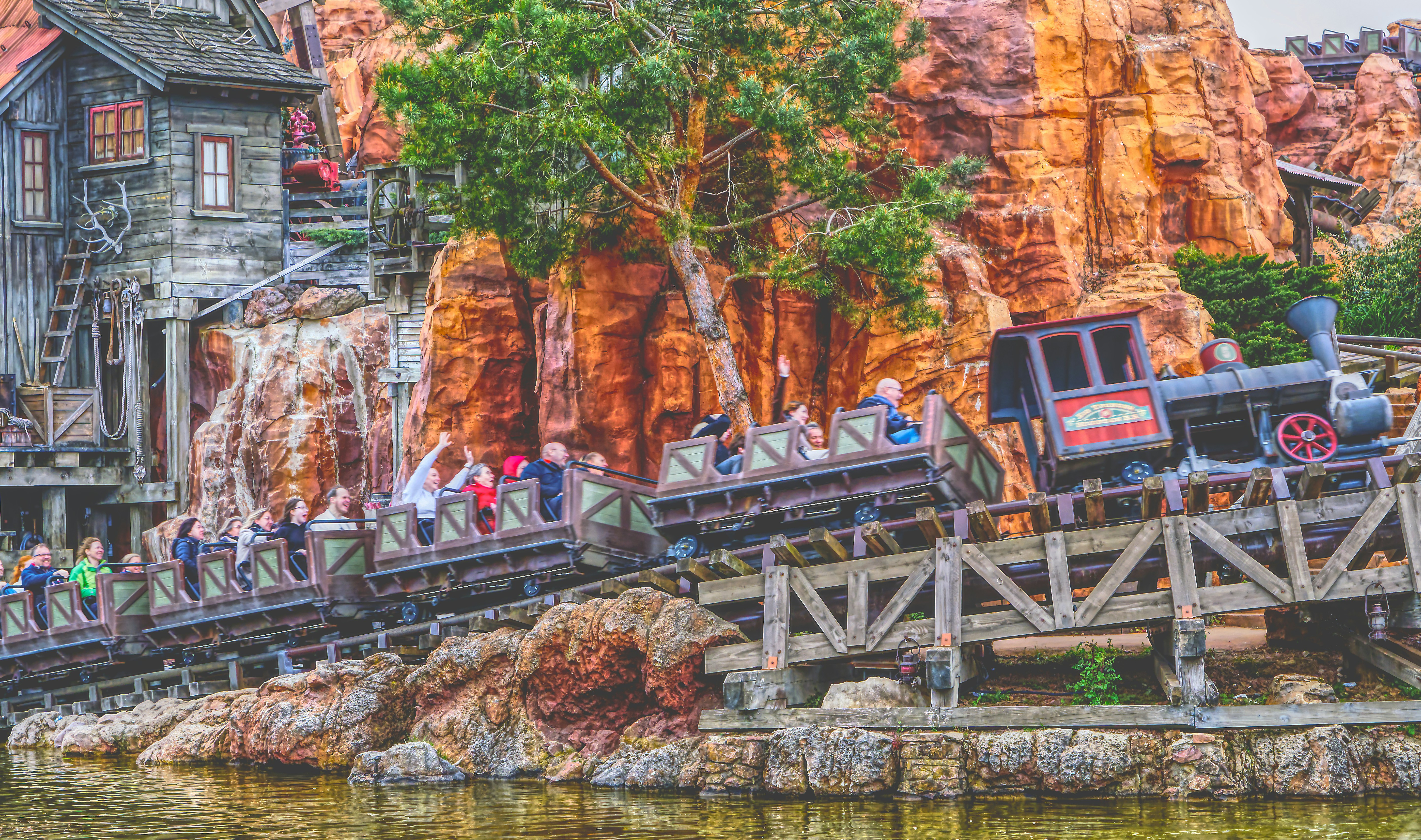 RailRide Through the Gorge: A Family Train Adventure