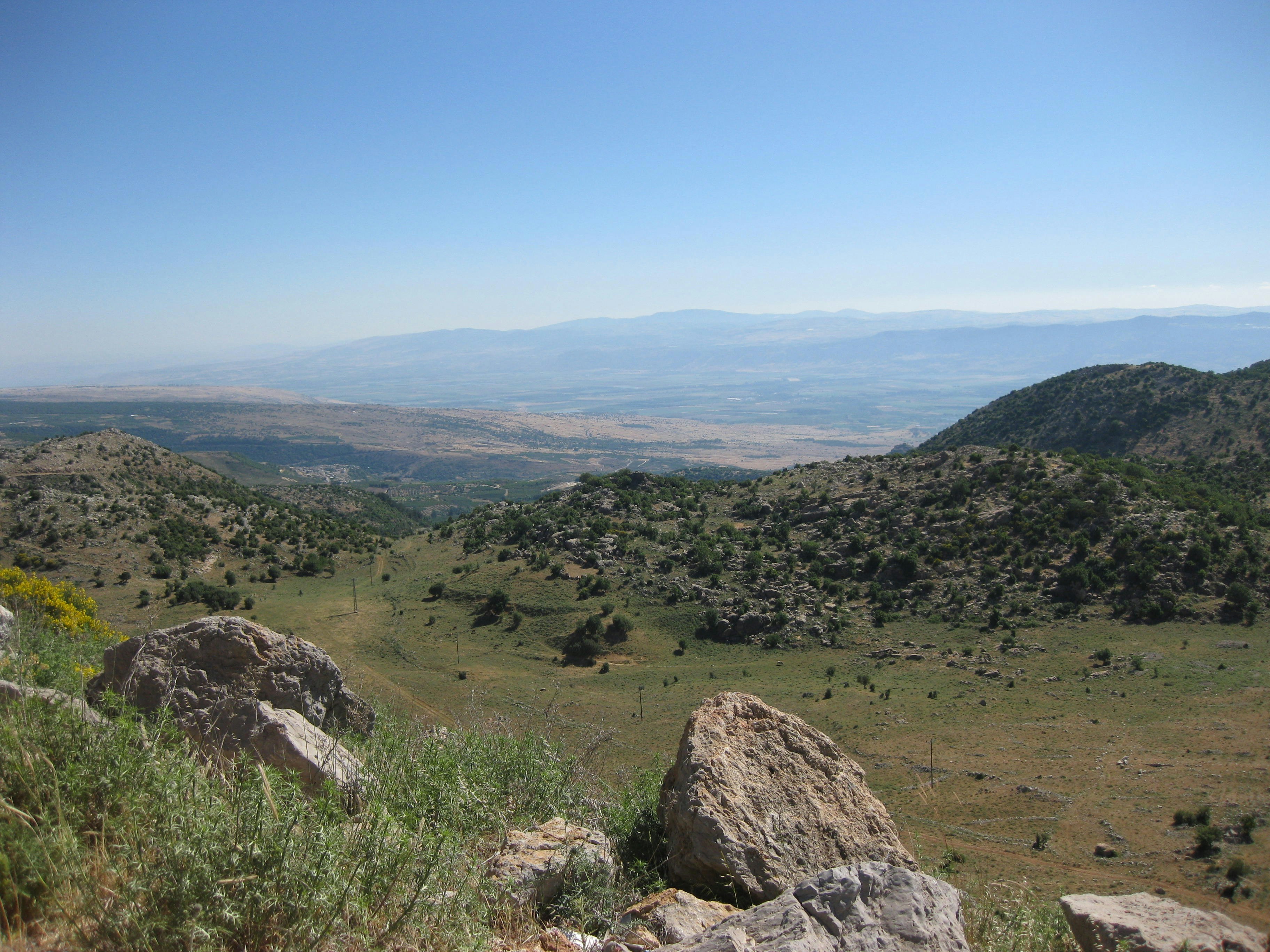 Stone Ridge Overlook: A Quiet Vastness Beyond the Hills