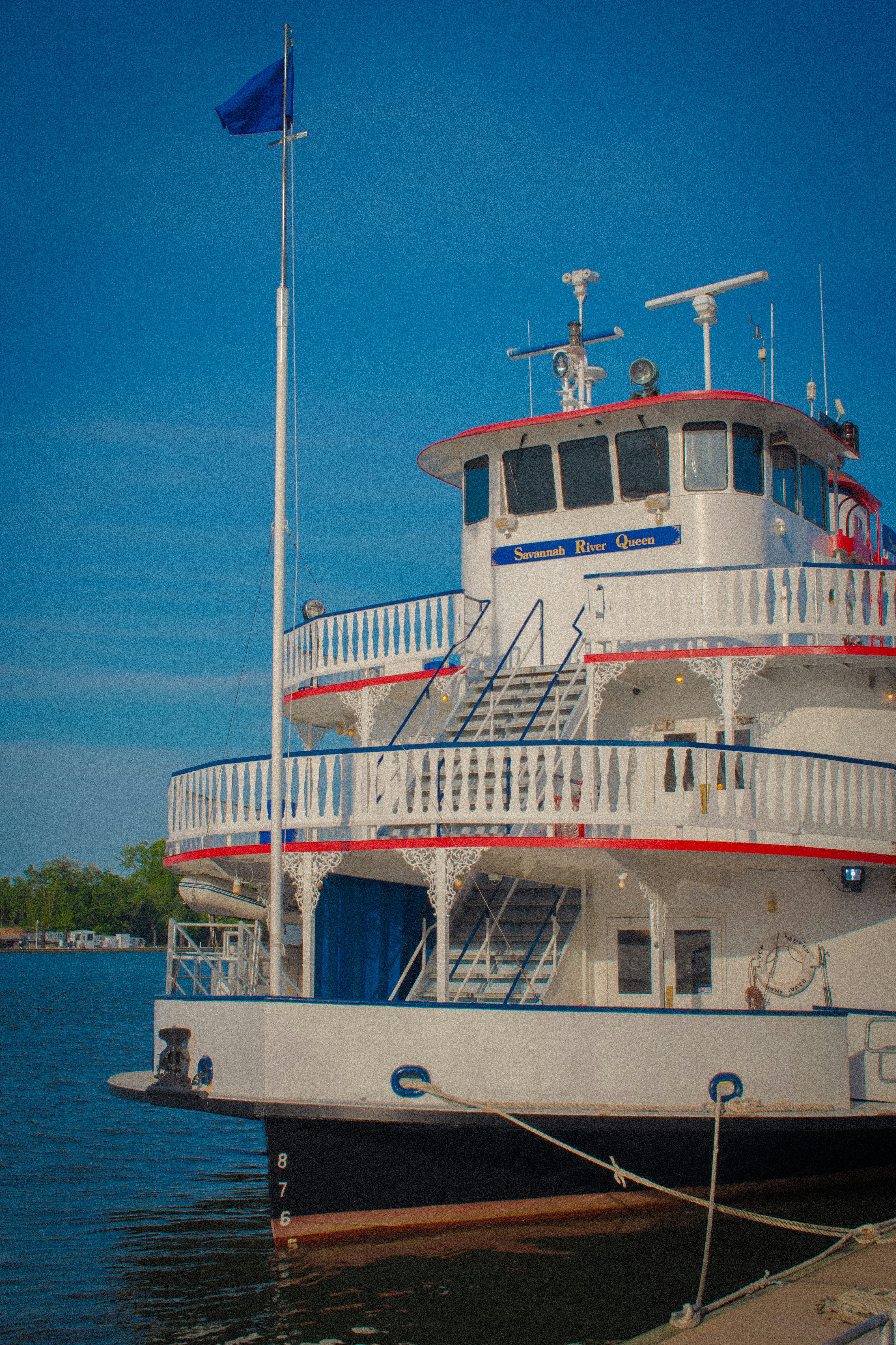 The River Queen: A White-Wanded Vessel Docked Under Clear Blue Skies