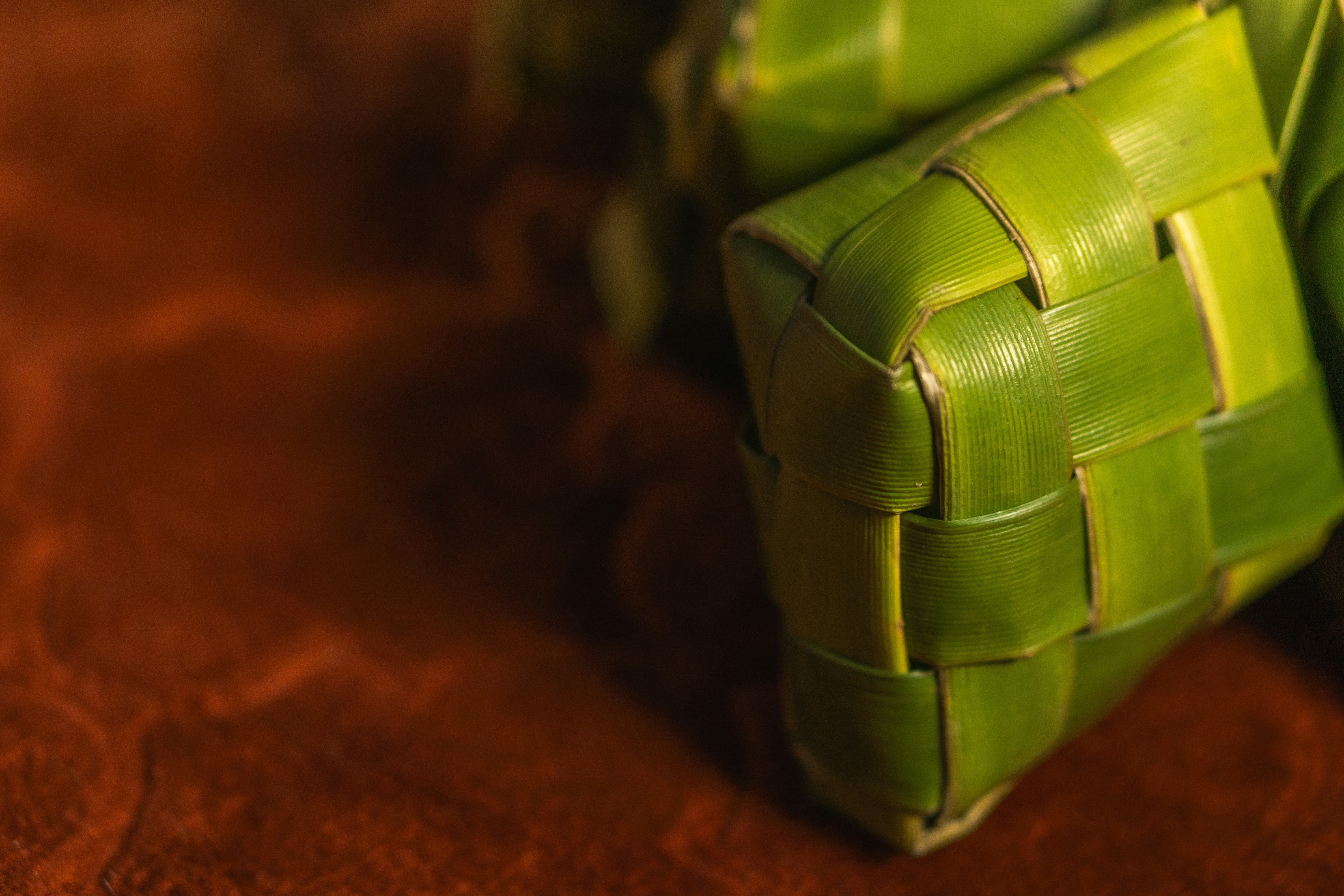 Wrapped Green Weave: A Tightly Woven Corner}