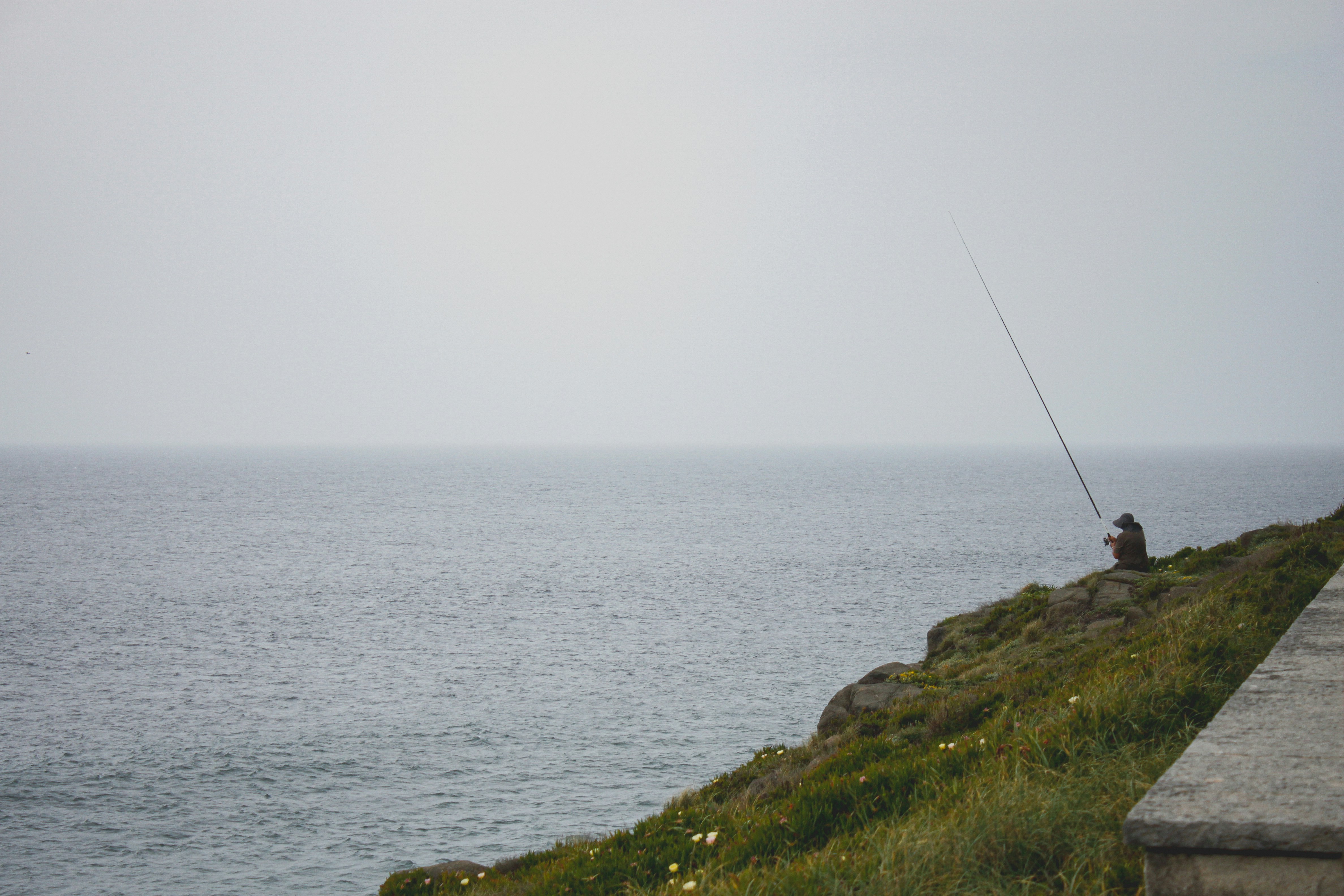 Ridge-line Angler: Quiet Sea, Spinning Line