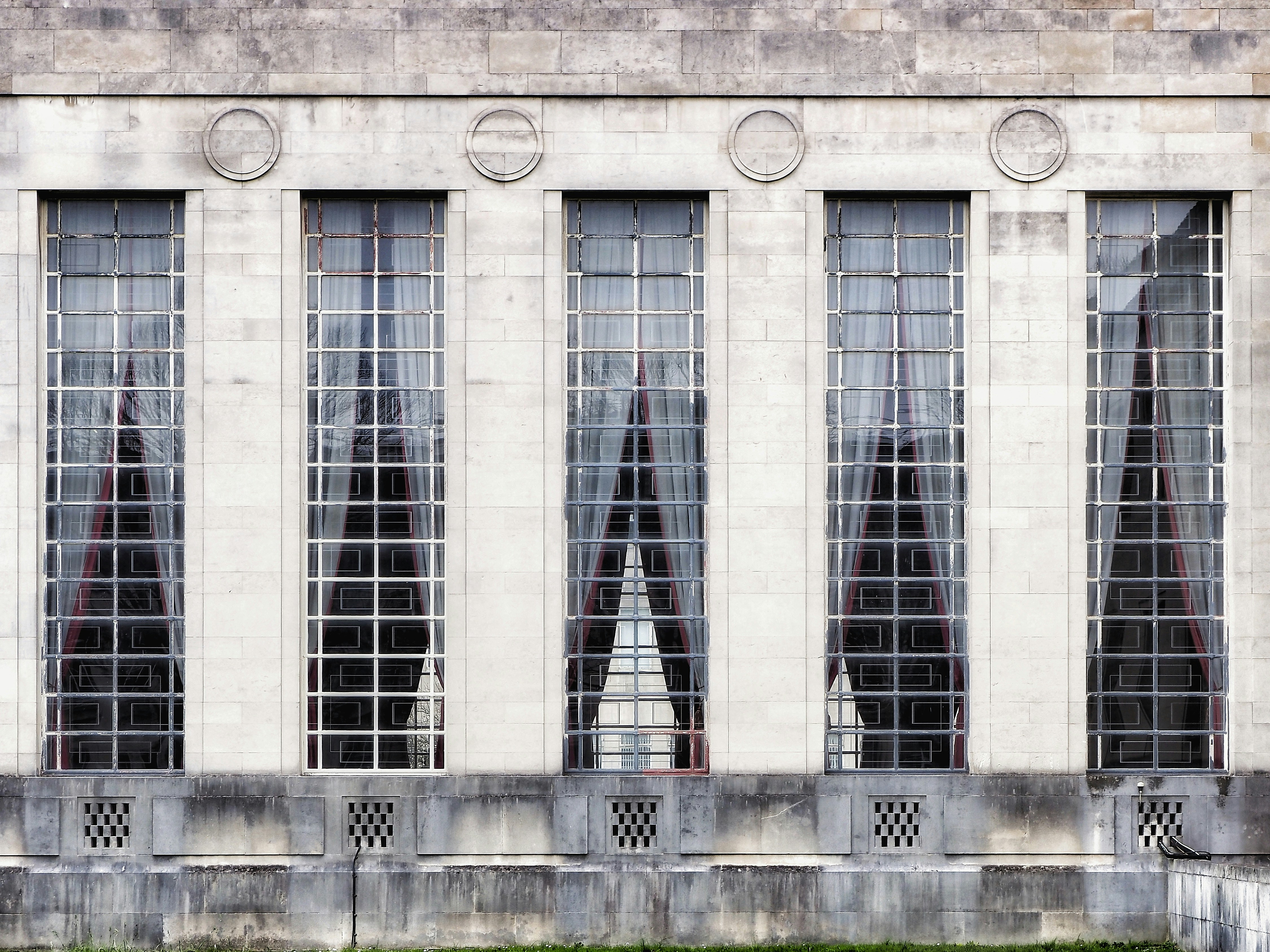 Symmetry in Stone: Repeating Windows and Gridded Geometry