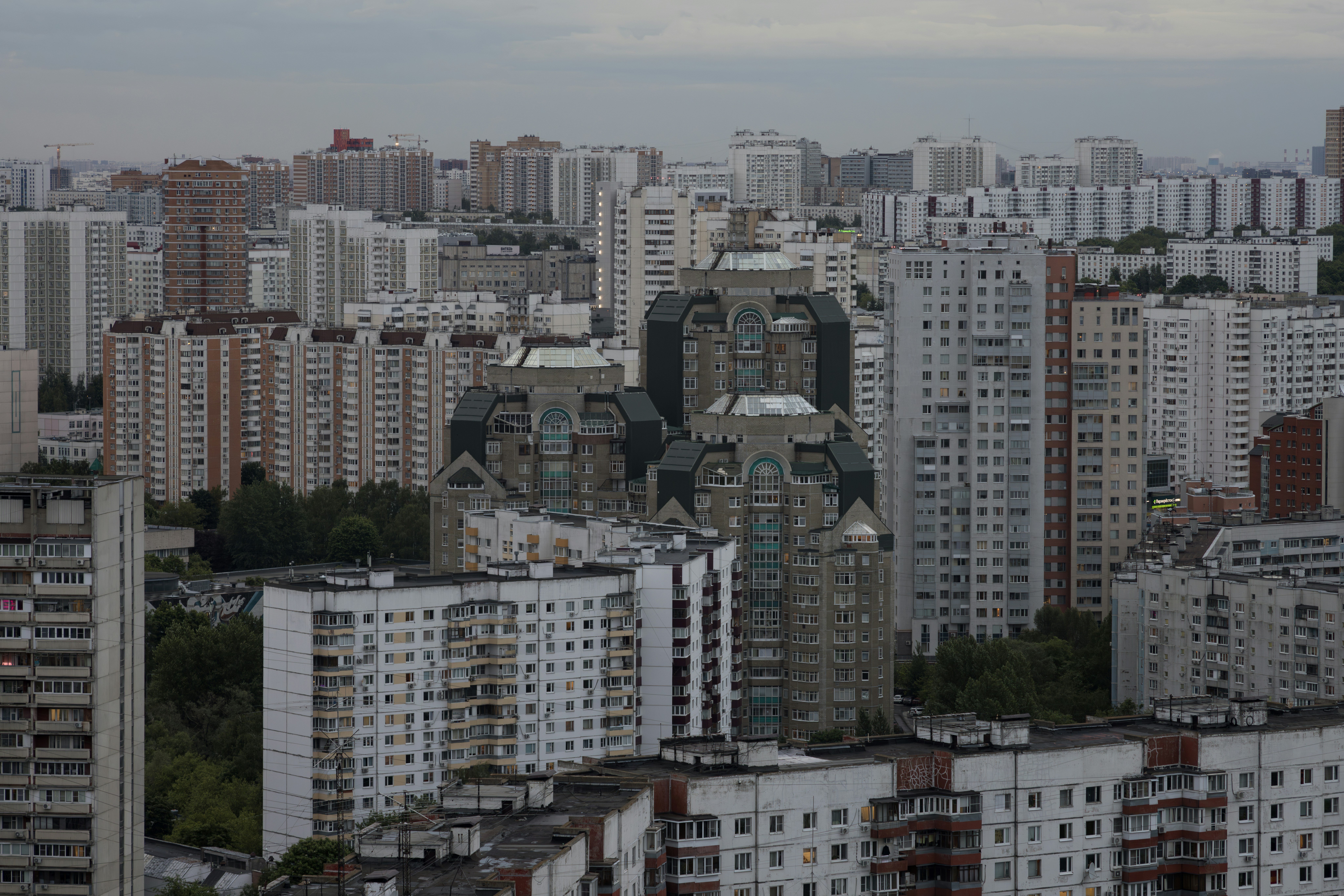 Concrete Crown: A City of Courtyards and Towers