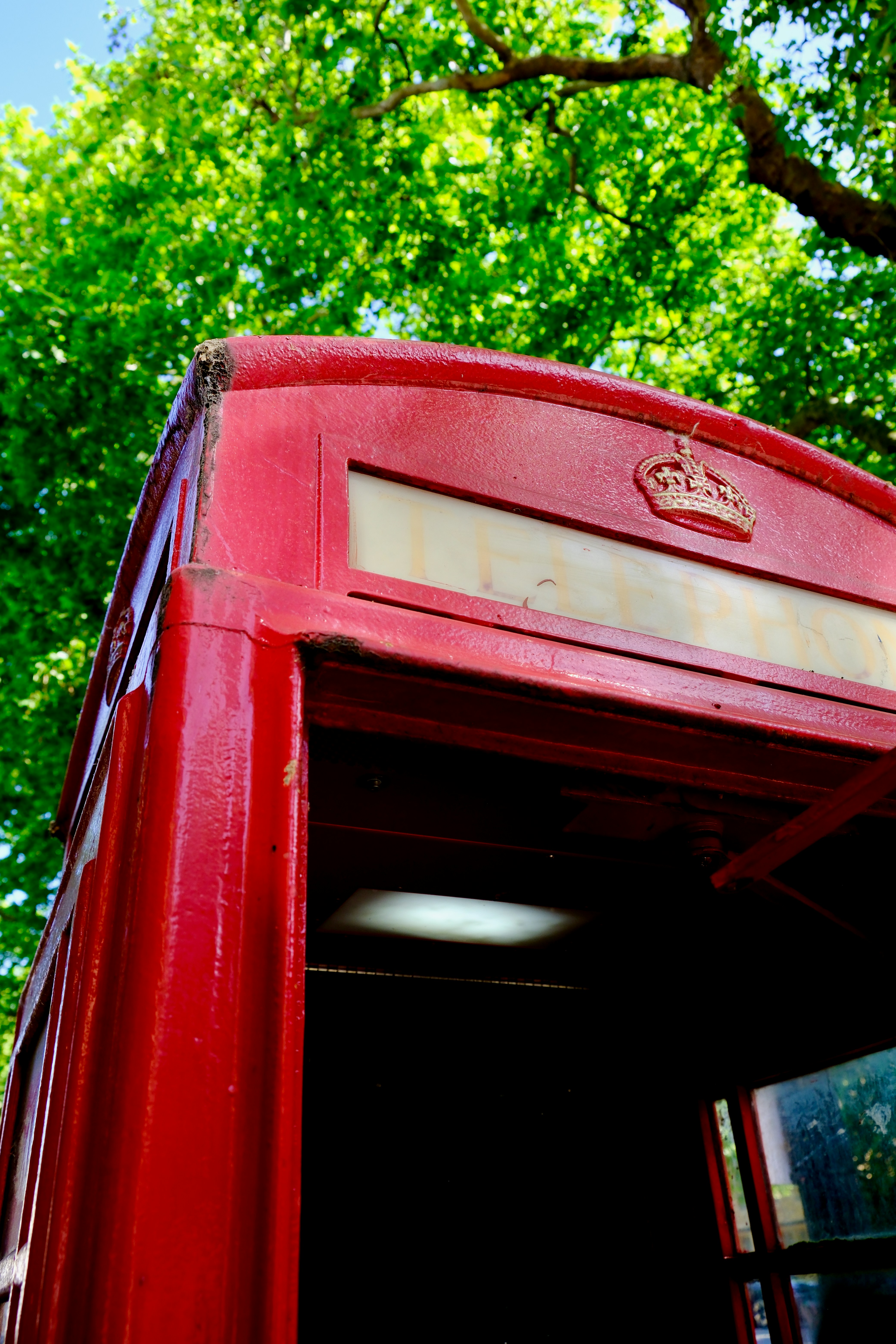 Red Telephone Treasure: A Glimpse of a Classic London Kiosk