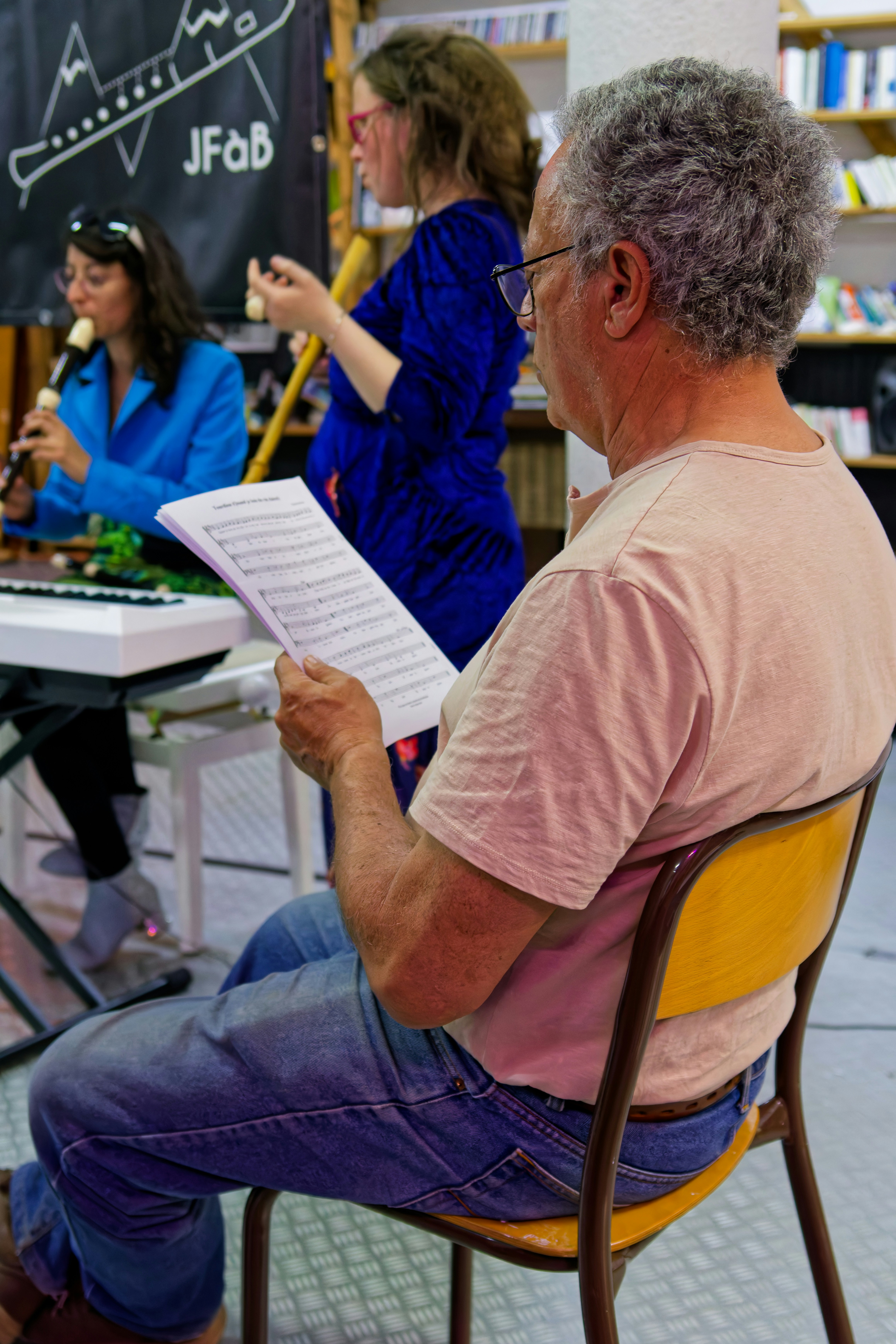 Focused Grace: A singer-guide reading sheet amid a small ensemble
