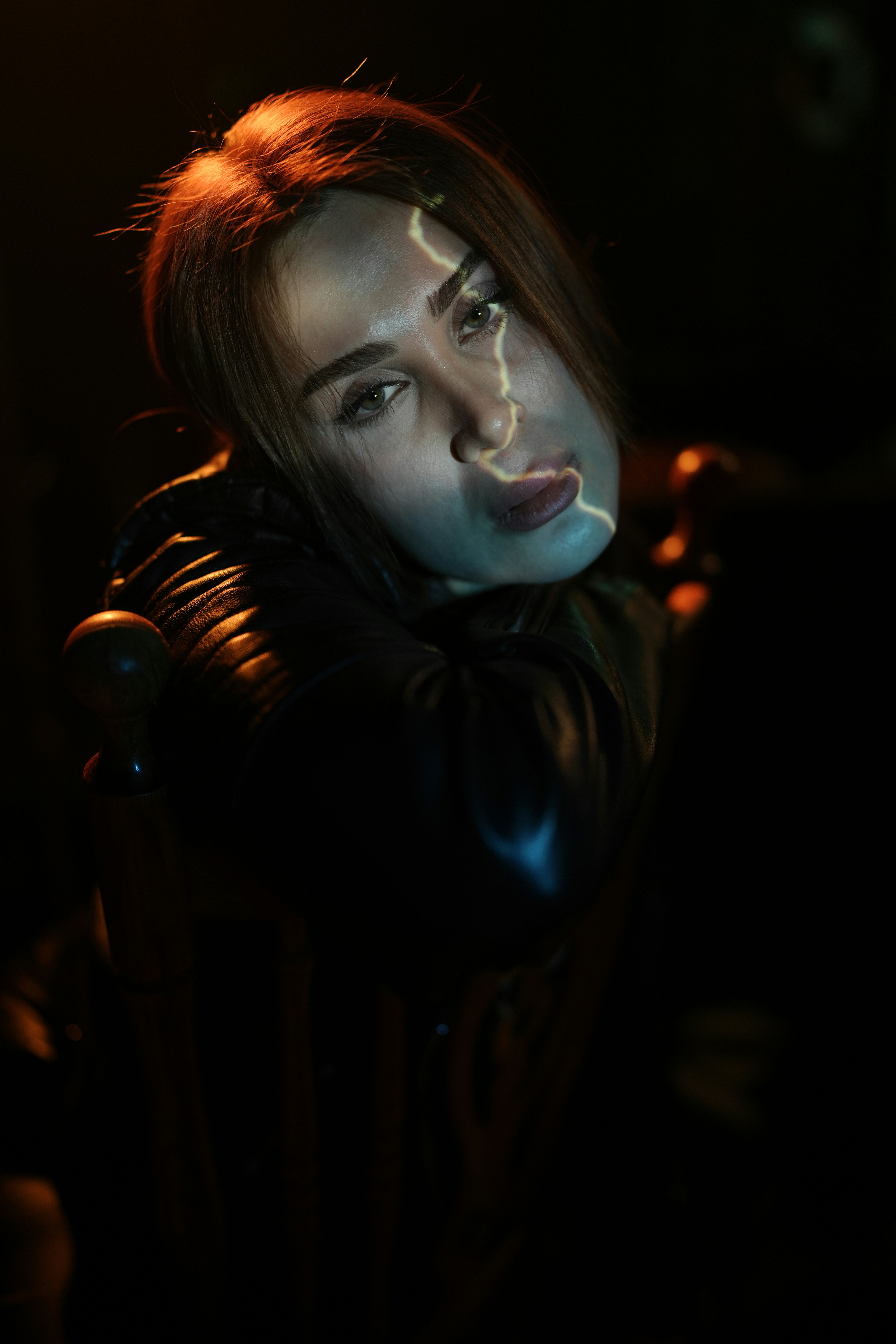 Crossfade of Light: Portrait in a Dim Studio