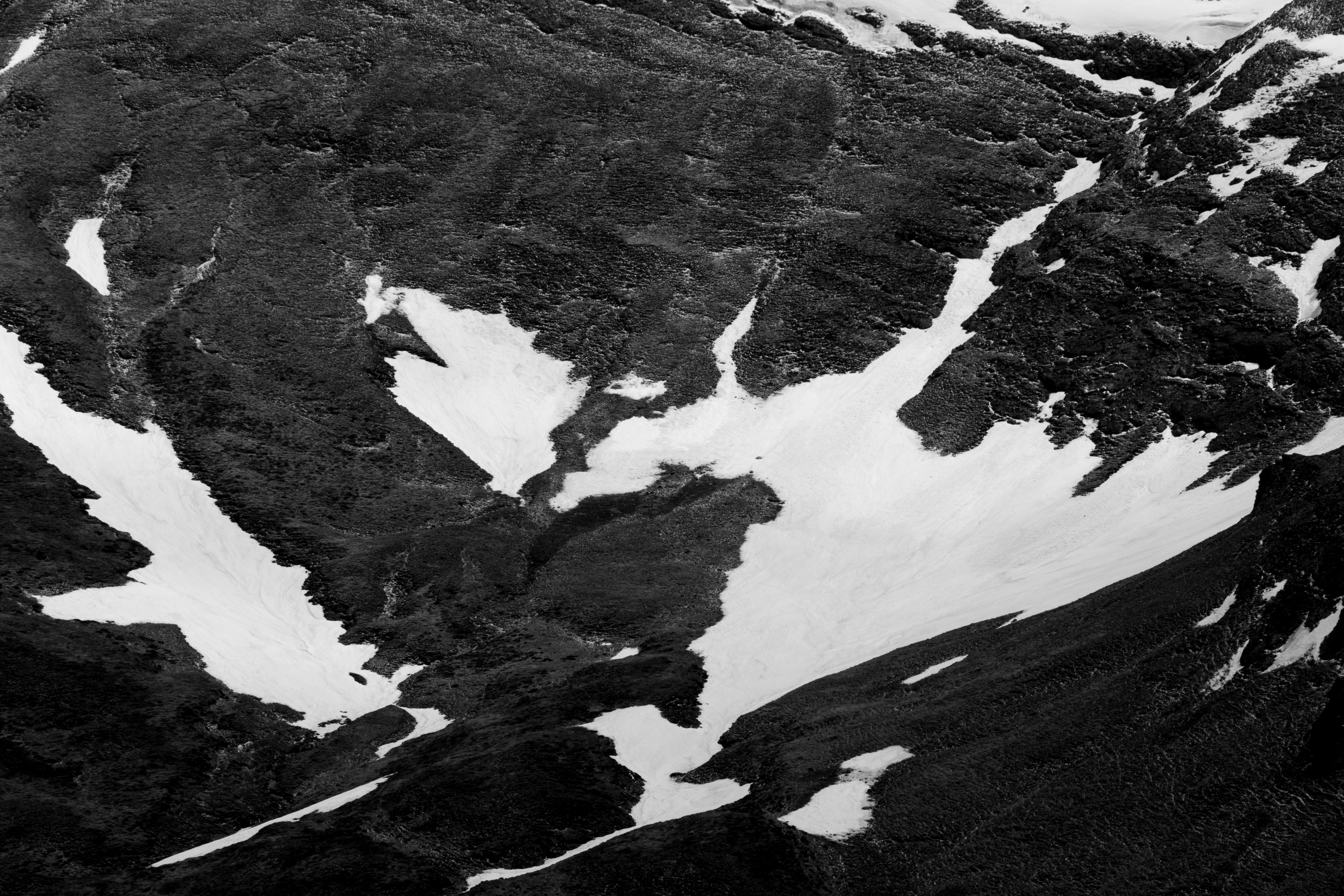 Dark Ridges and Snow Veins in a Rift