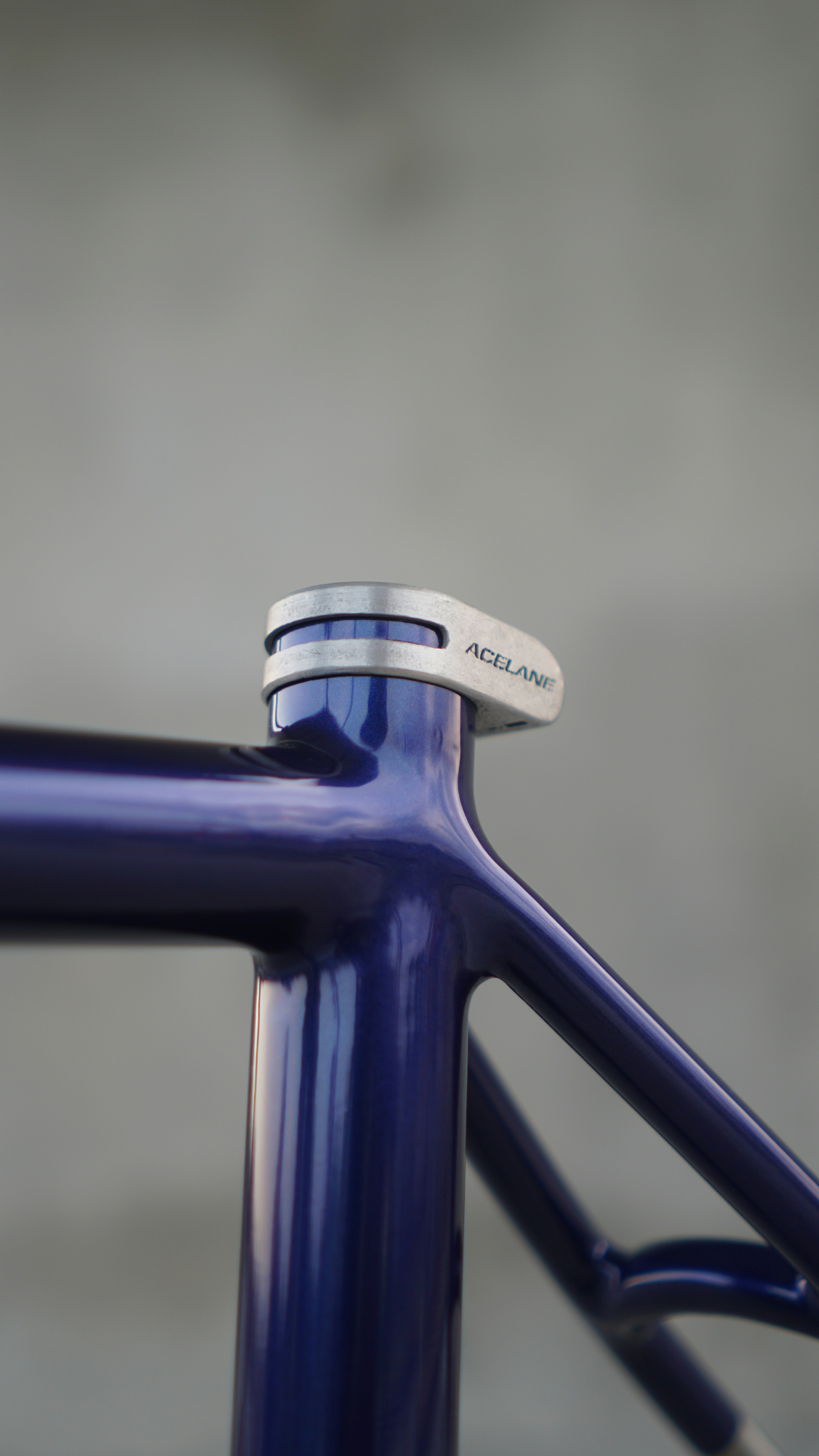 Blue Precision: The ACELIANE Headset Crown on a Painted Frame