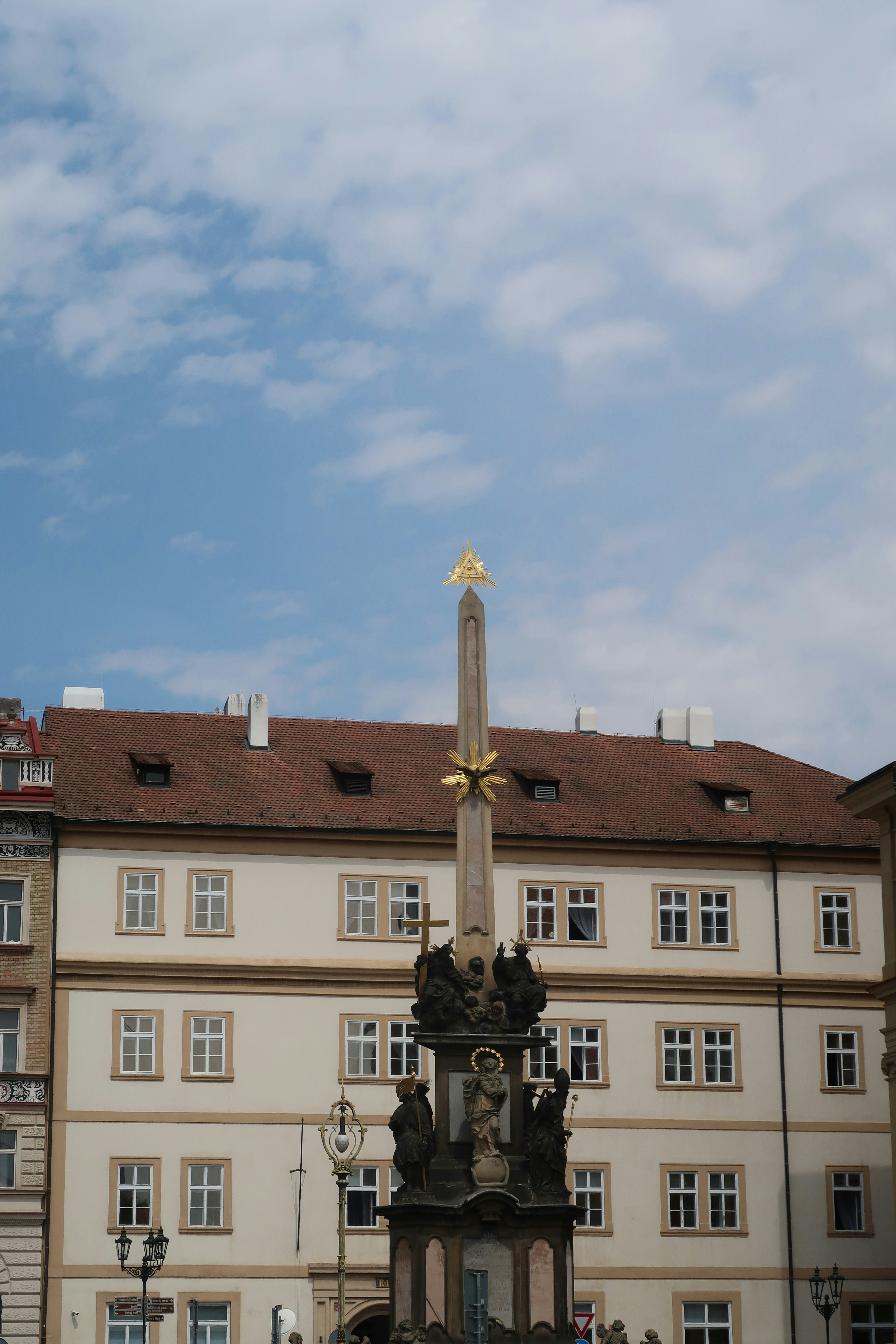 Obelisk Portrait: A Baroque Square Grounded in Sky