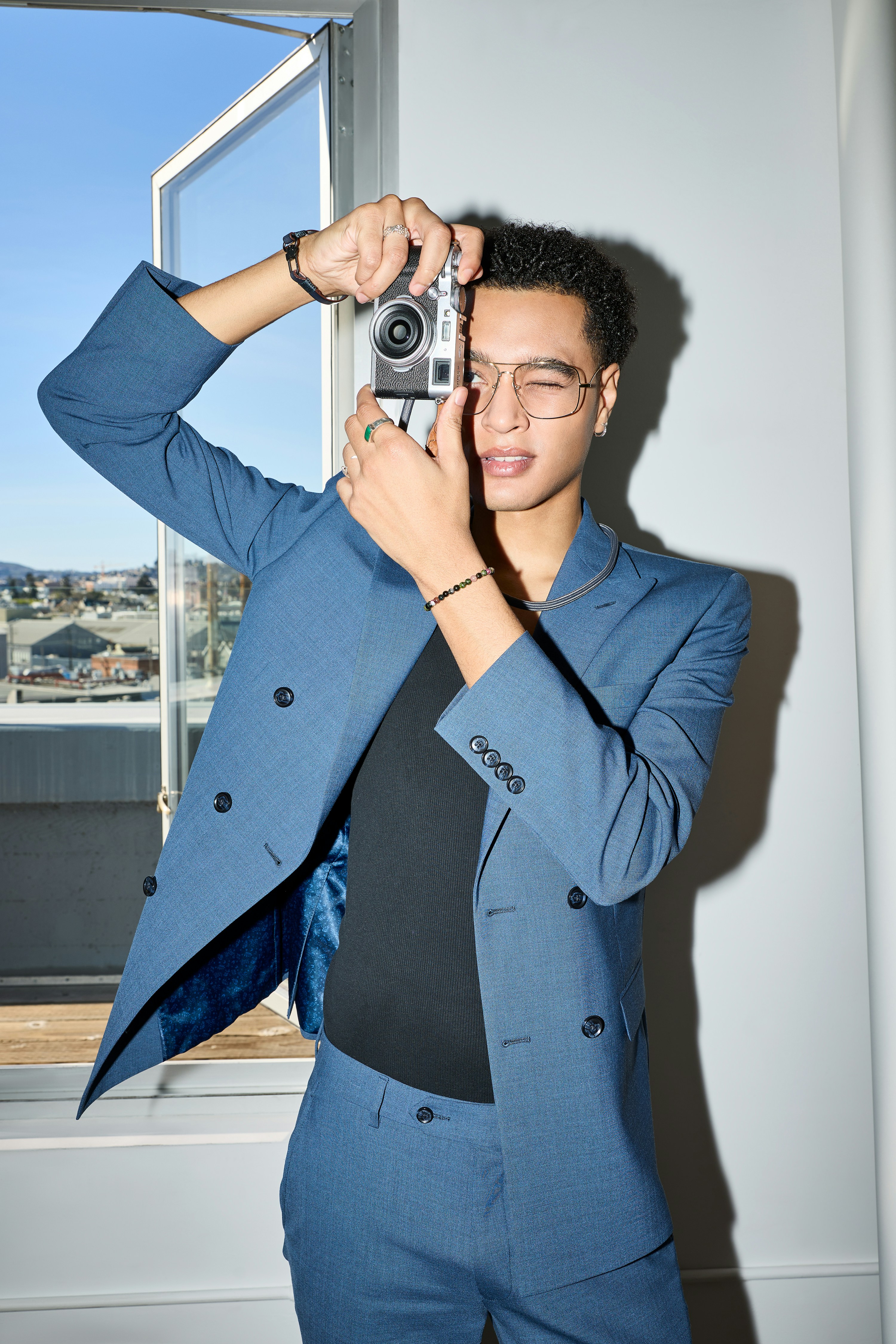 Caught in the Moment: A Bespoke Portrait with a Vintage Vibe