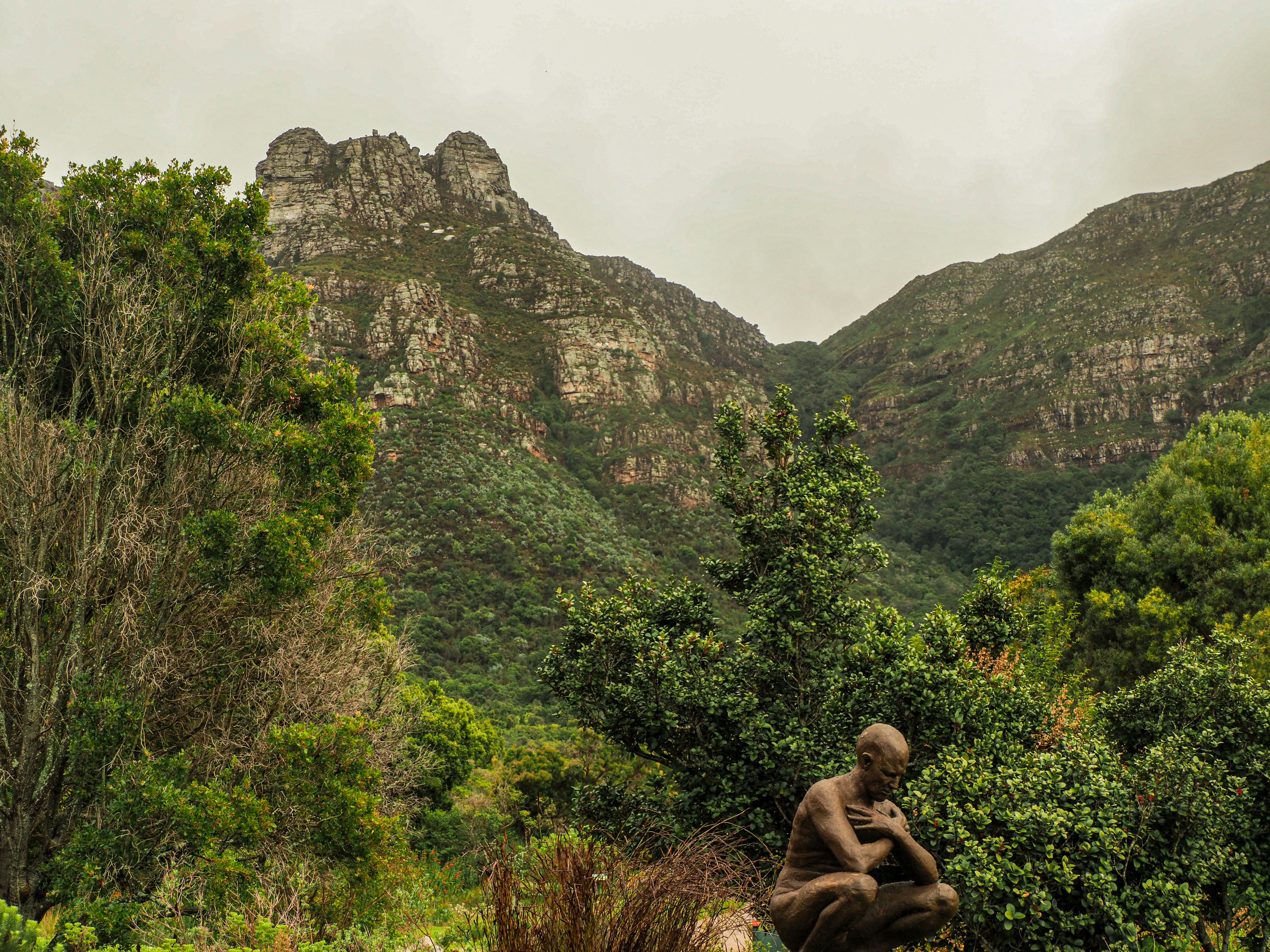 Stone Ridge Quiet: A Secluded Moment in the Valley