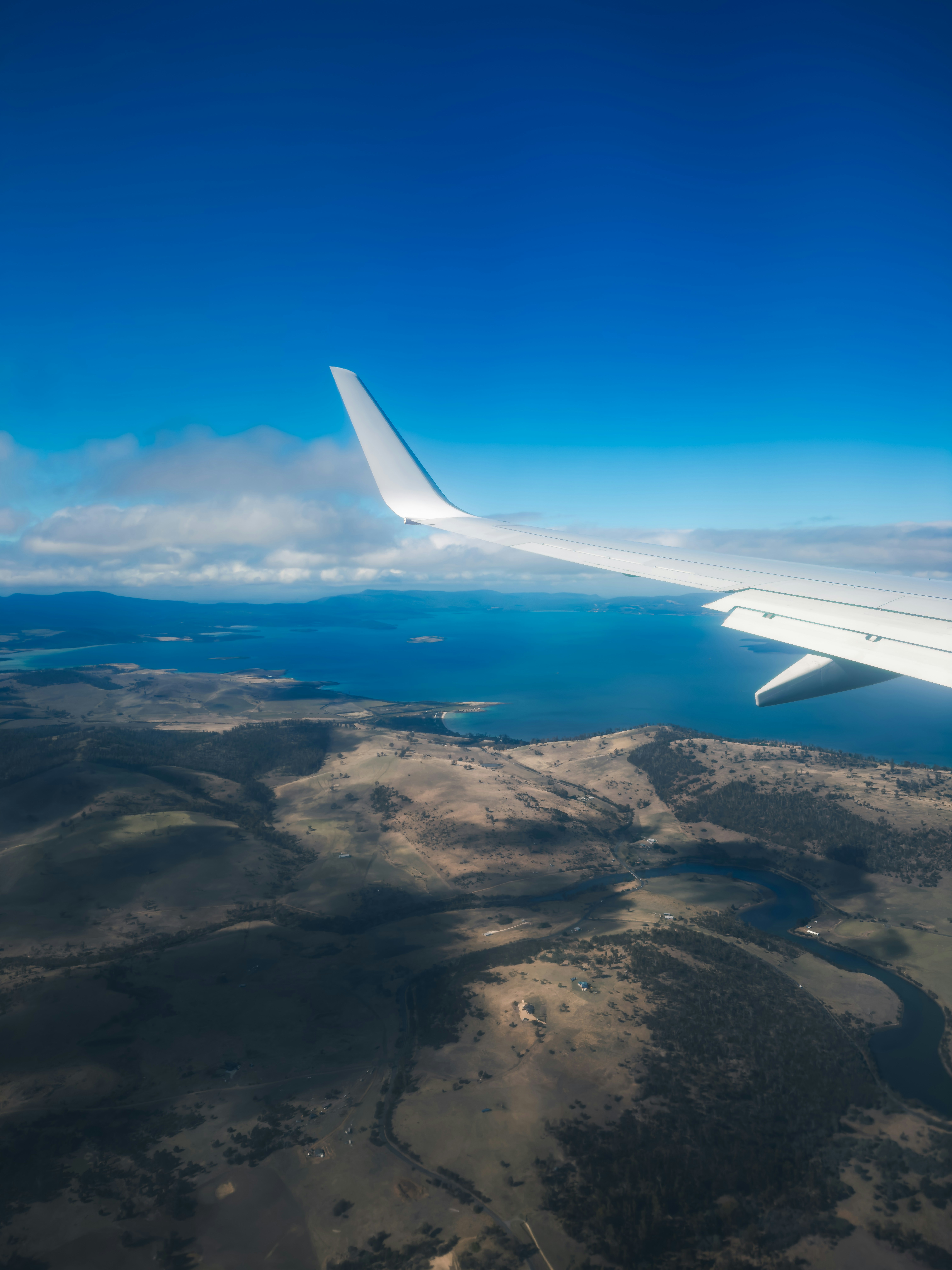 Wingtip Above a Quiet Horizon: Aerial Vista from Window Seat