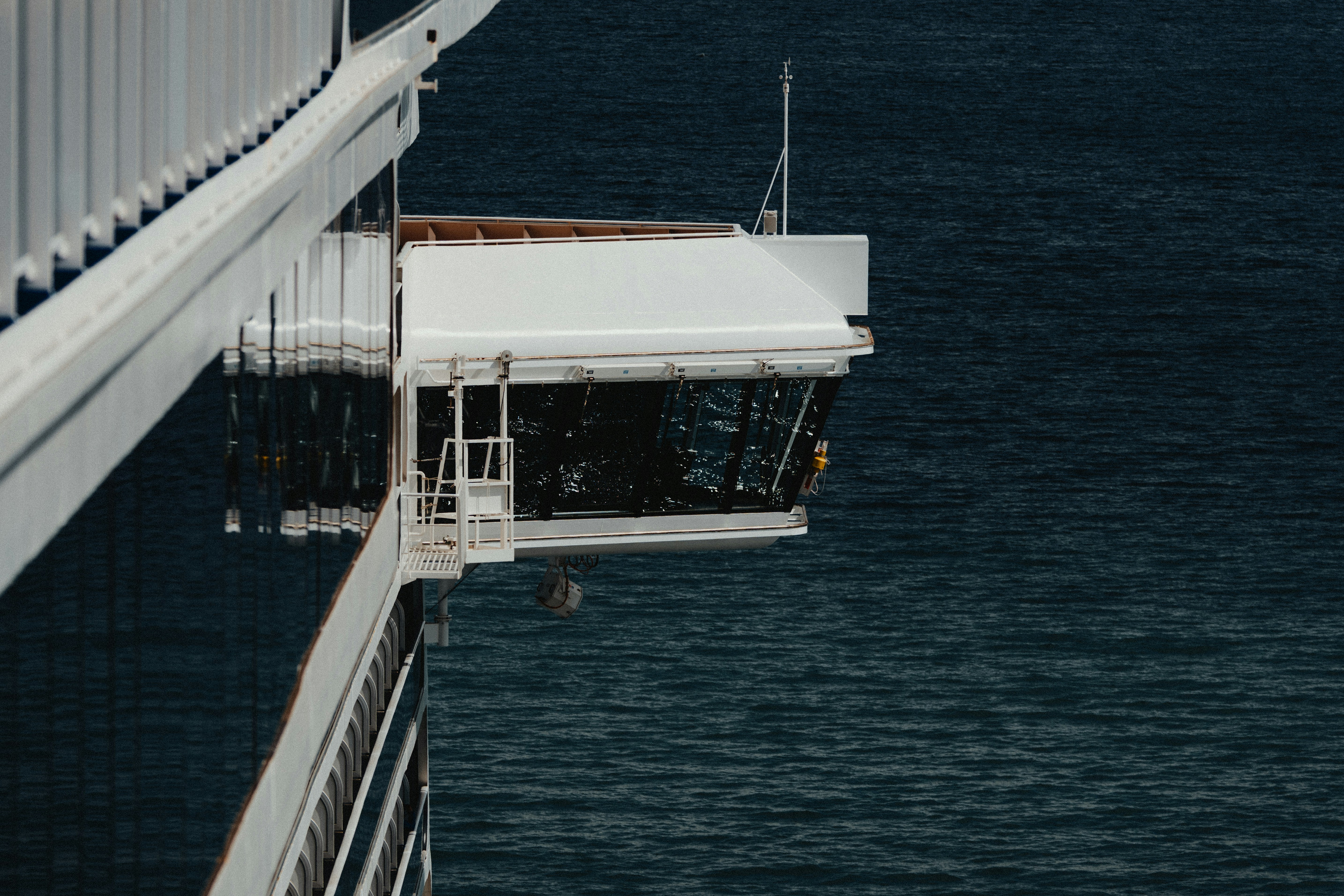 Edge Balcony: A Quiet Overhang Over Azure Water