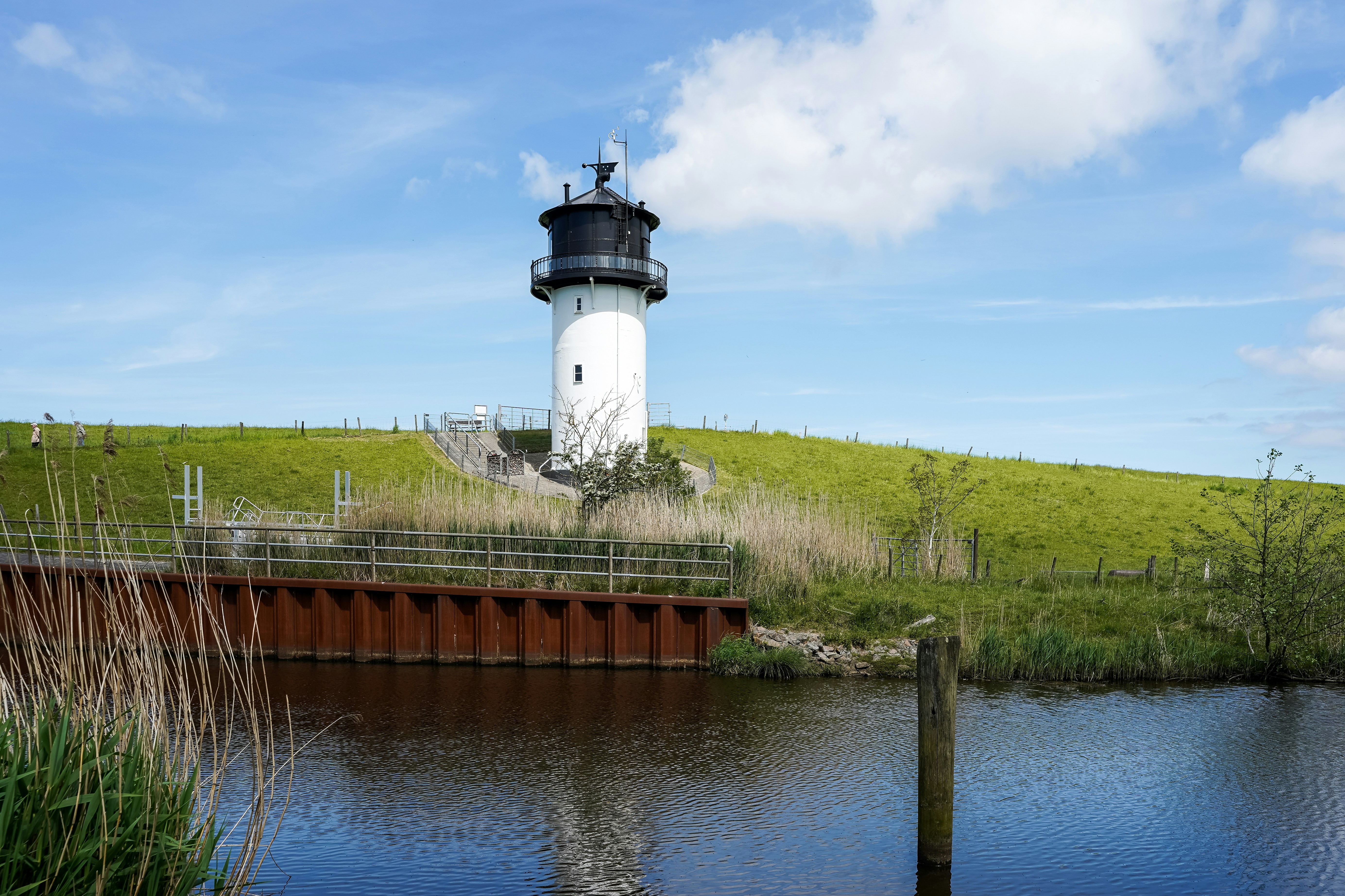 Coastal Beacon: A Quiet Cape Lighthouse by the River Bend