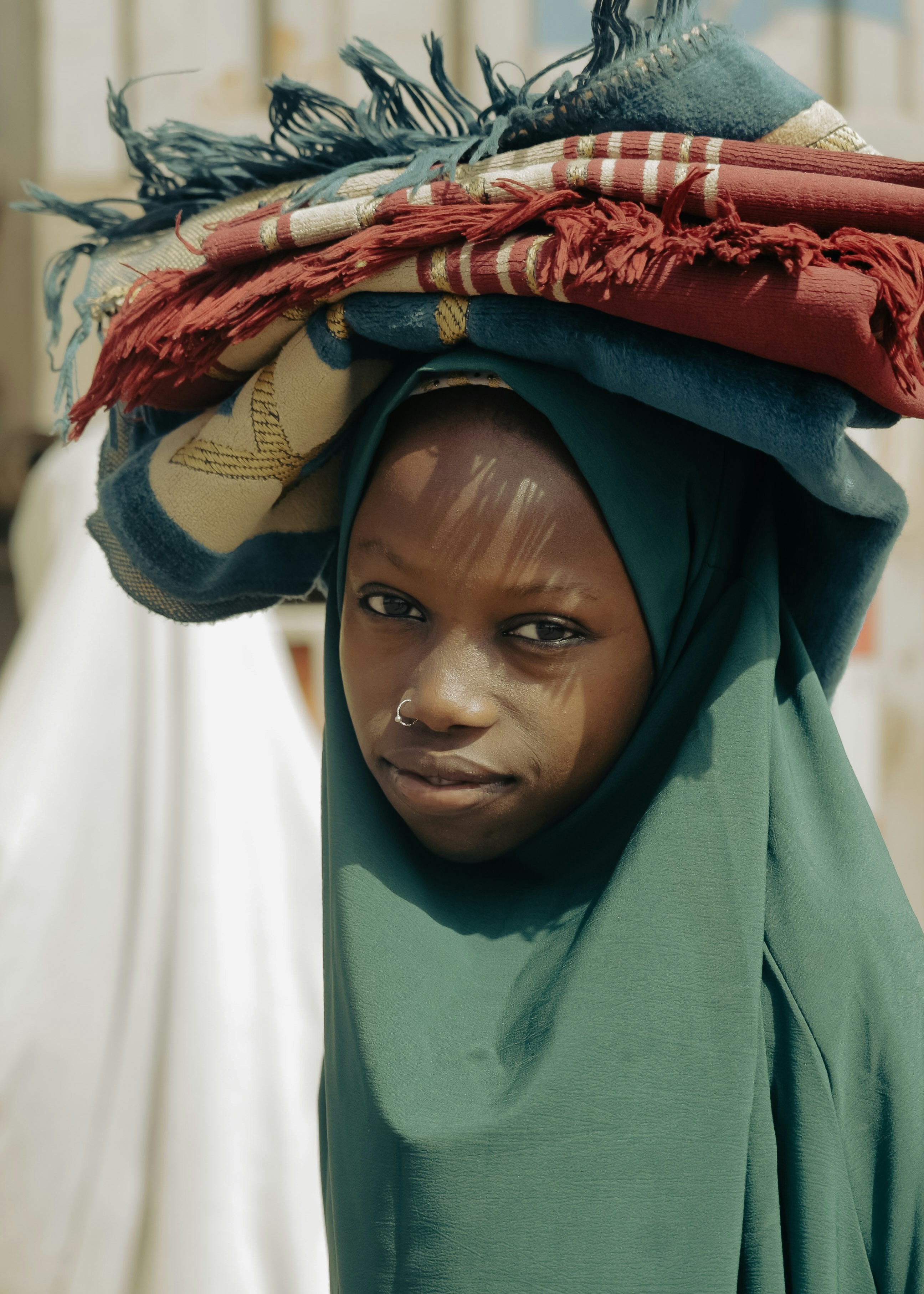 Balancing Scarves and Gaze: A Portrait Underlayers