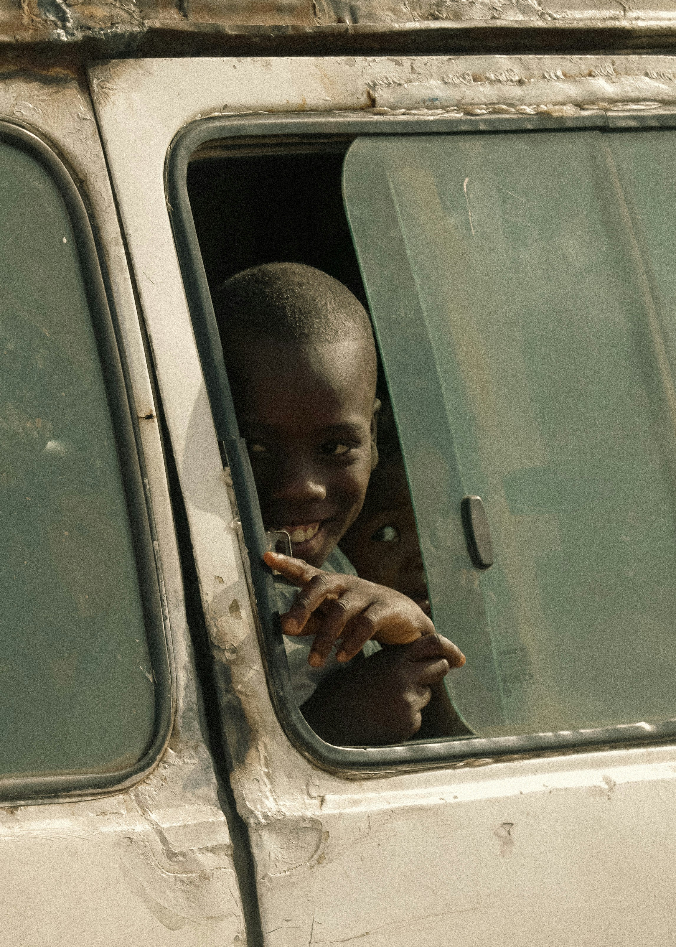 Smiles from the Window: Hidden Friends in the Vehicle