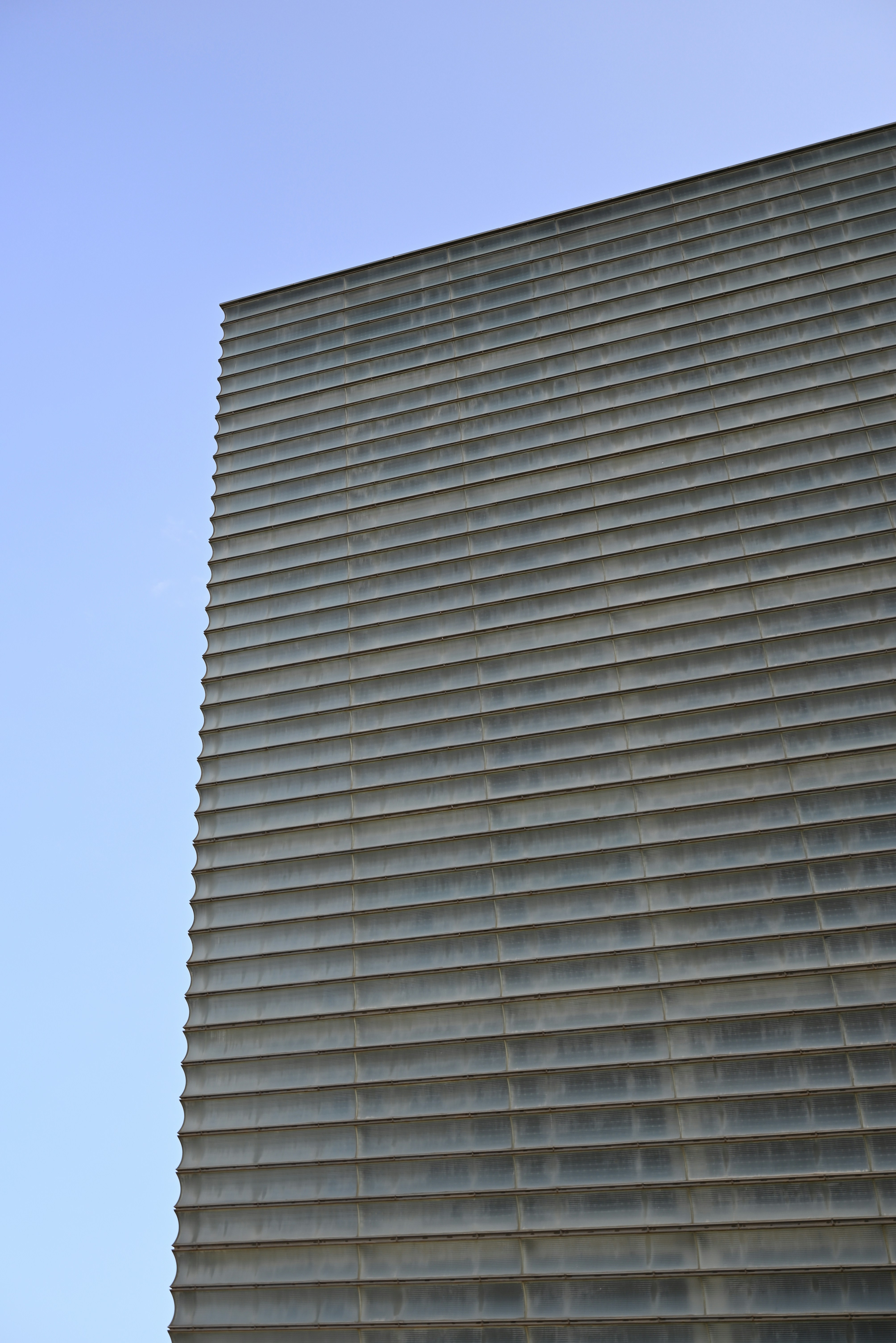 Diagonal Facade Echo: A Modern Concrete Grid Against Clear Sky