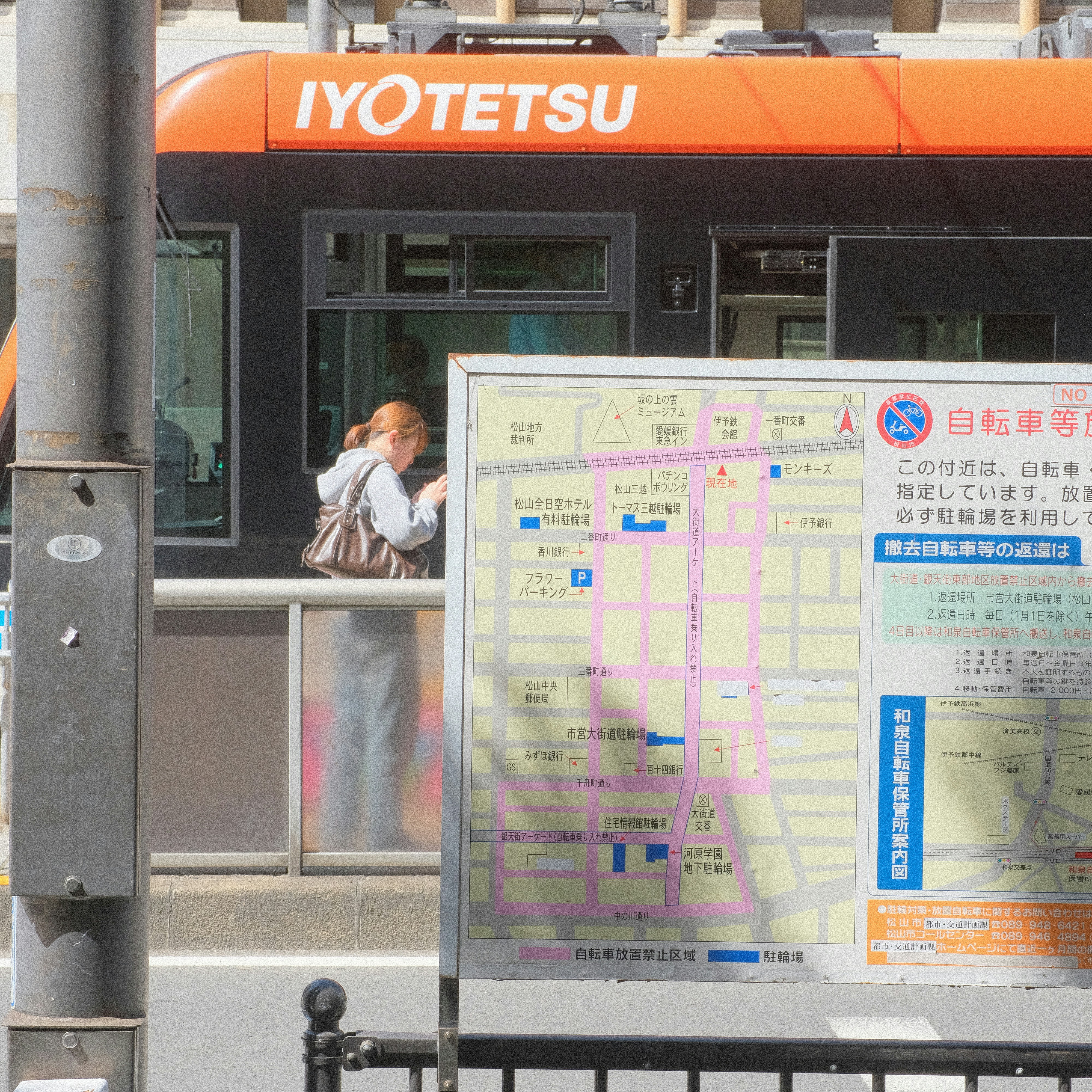 Orange IYOTETSU Bus Pause at a City Map