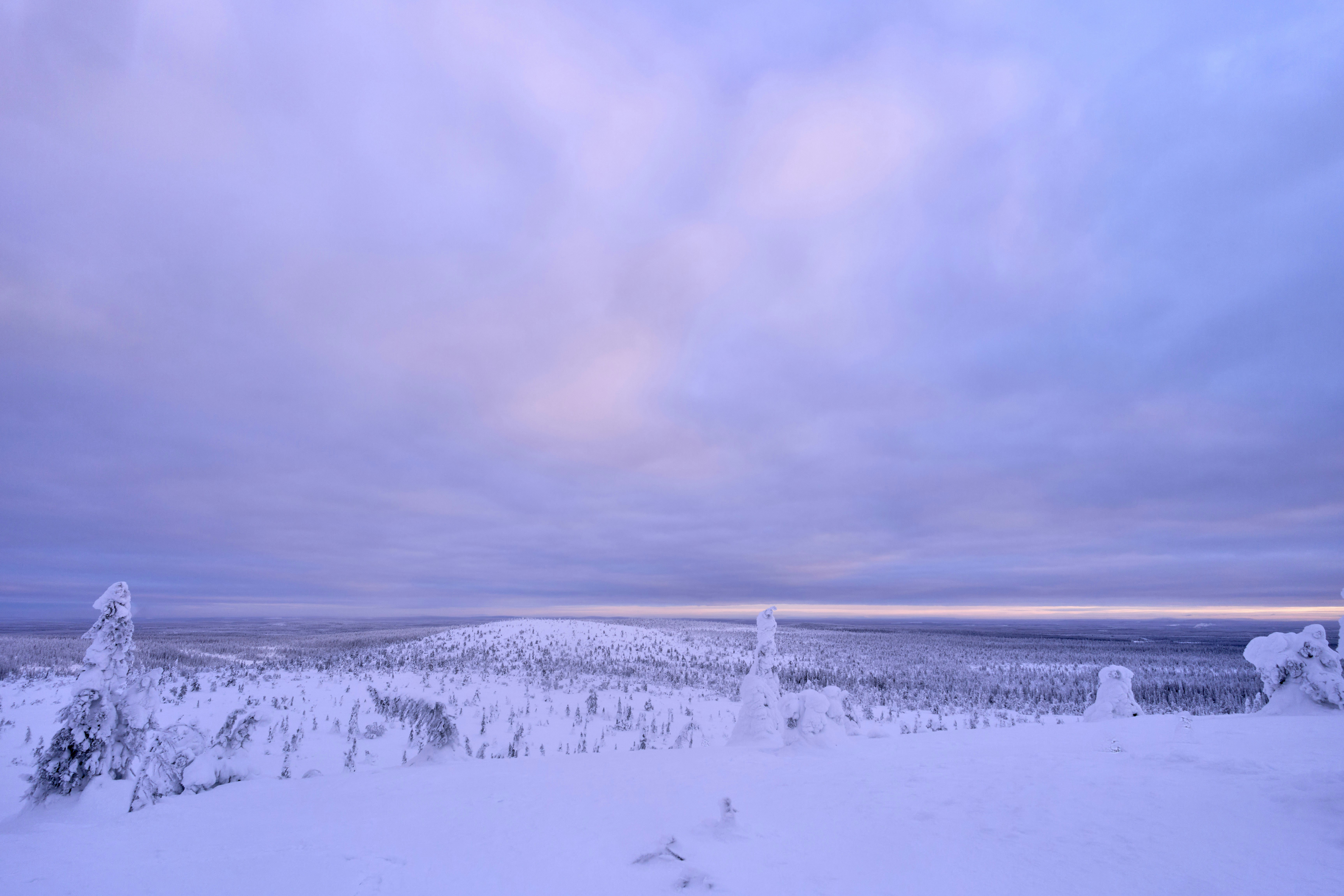 Dawn over a Quiet Frozen Rift